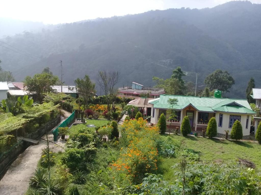 Jharna Tabakoshi - A Nature Paradise by StayApart 𝗕𝗢𝗢𝗞 Mirik Farm House