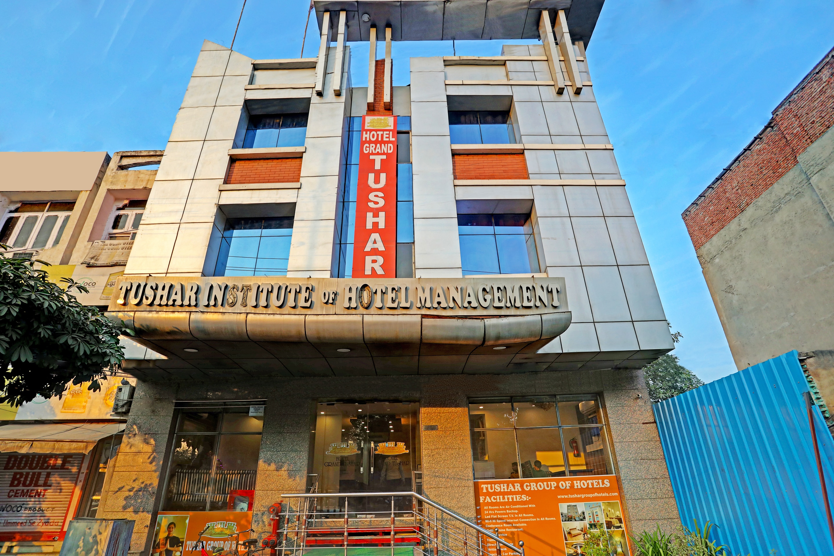 Hotel Grand Tushar @ Ghaziabad Railway Station 𝗕𝗢𝗢𝗞 Ghaziabad Hotel