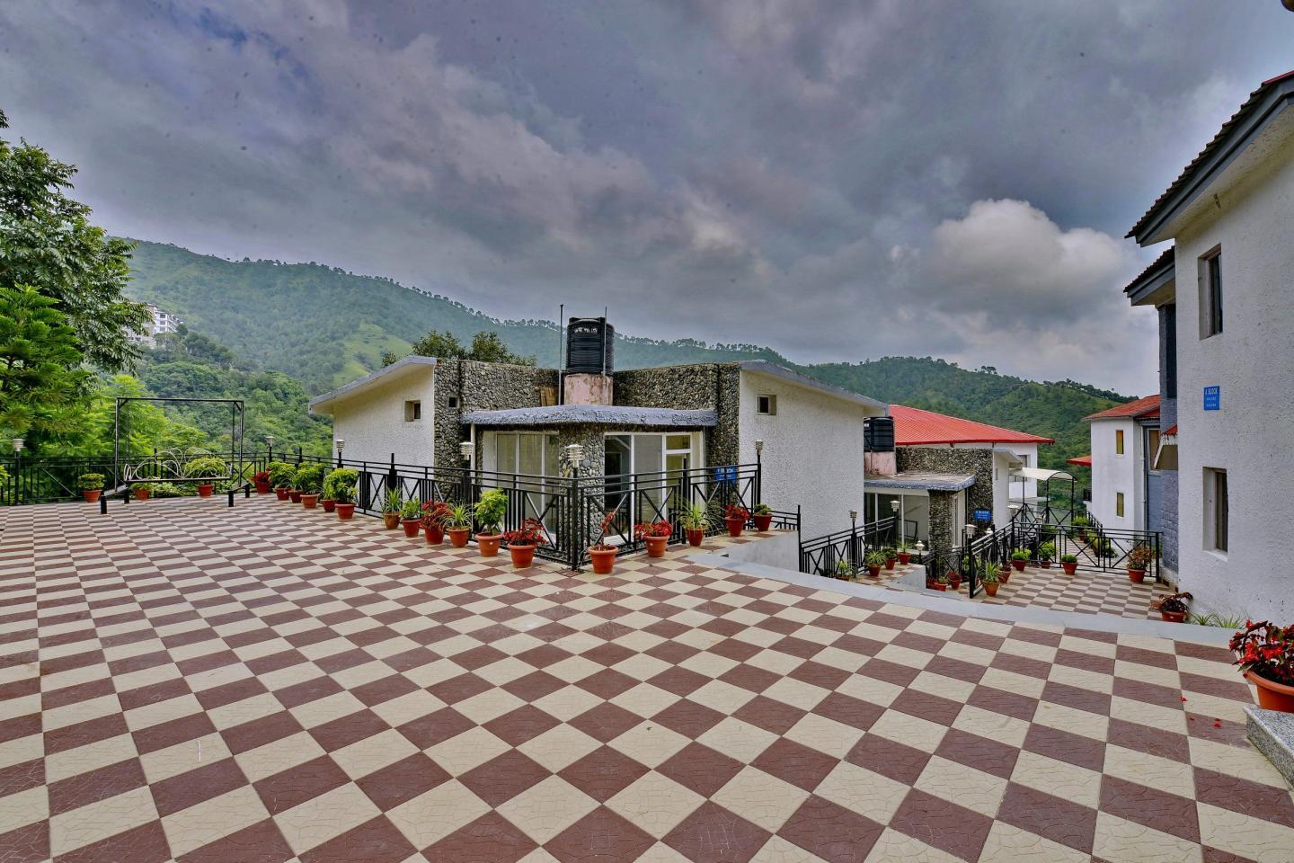 Zurich Resorts 𝗕𝗢𝗢𝗞 Kandaghat Resort