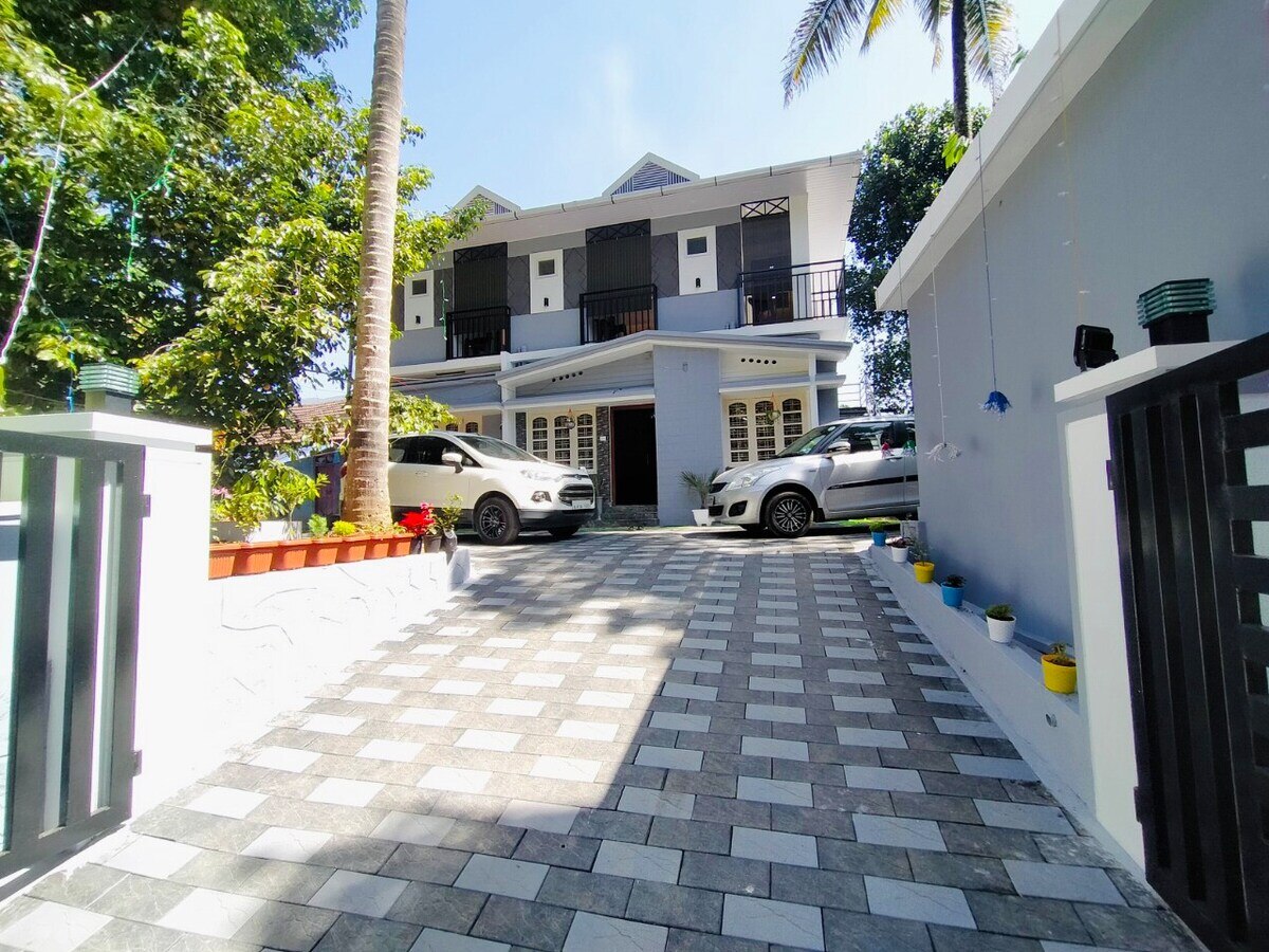 Babys Villa Homestays 𝗕𝗢𝗢𝗞 Munnar Homestay