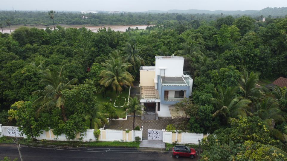 Varunika villa 𝗕𝗢𝗢𝗞 Silvassa Villa