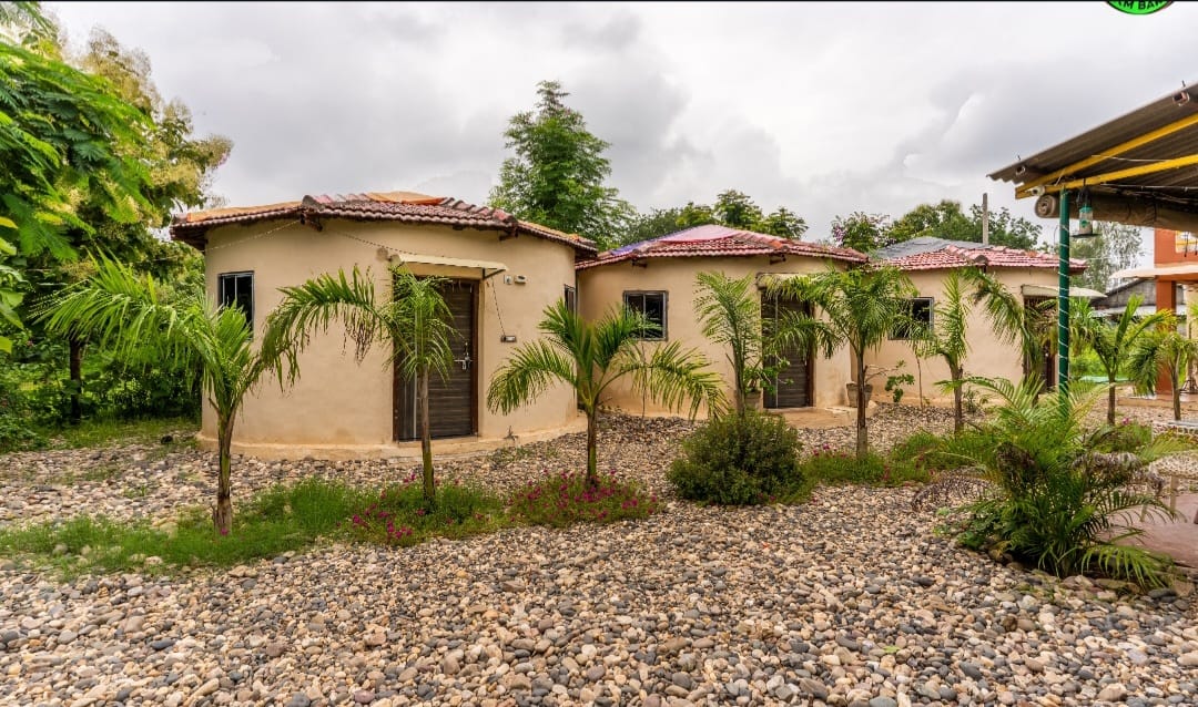 Royal Cottages | Rooms & Adventure 𝗕𝗢𝗢𝗞 Khanpur(bakor) Farm House