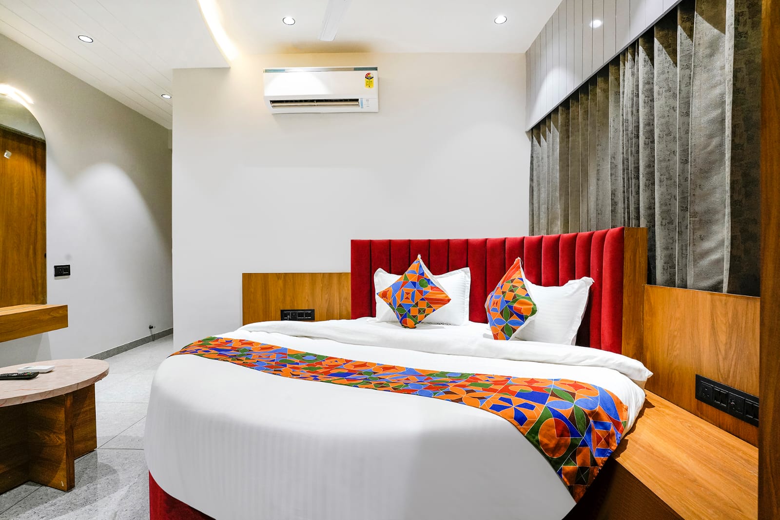 Hotel Regal 𝗕𝗢𝗢𝗞 Ahmedabad Hotel