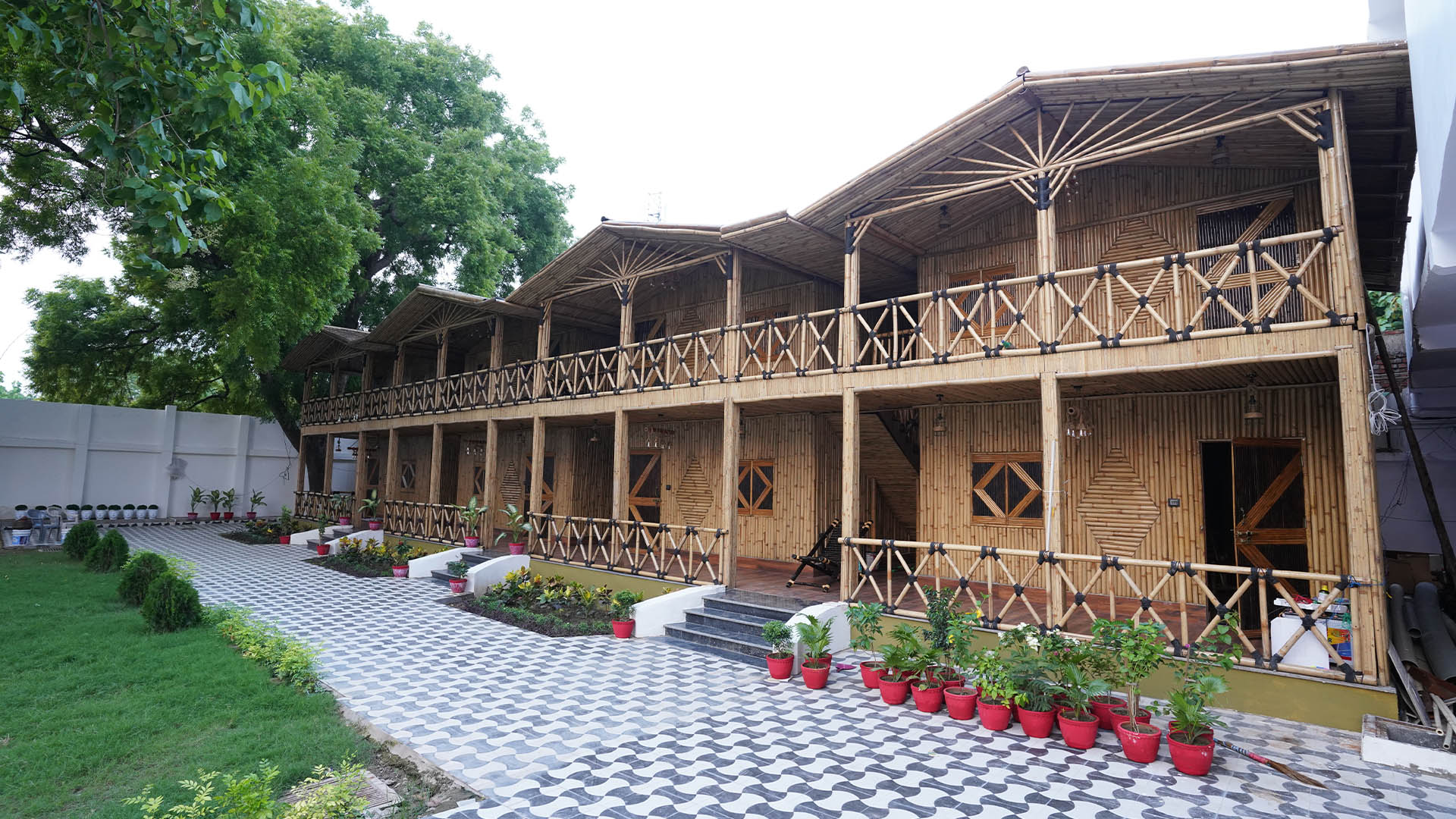 First Impression 𝗕𝗢𝗢𝗞 Varanasi Resort
