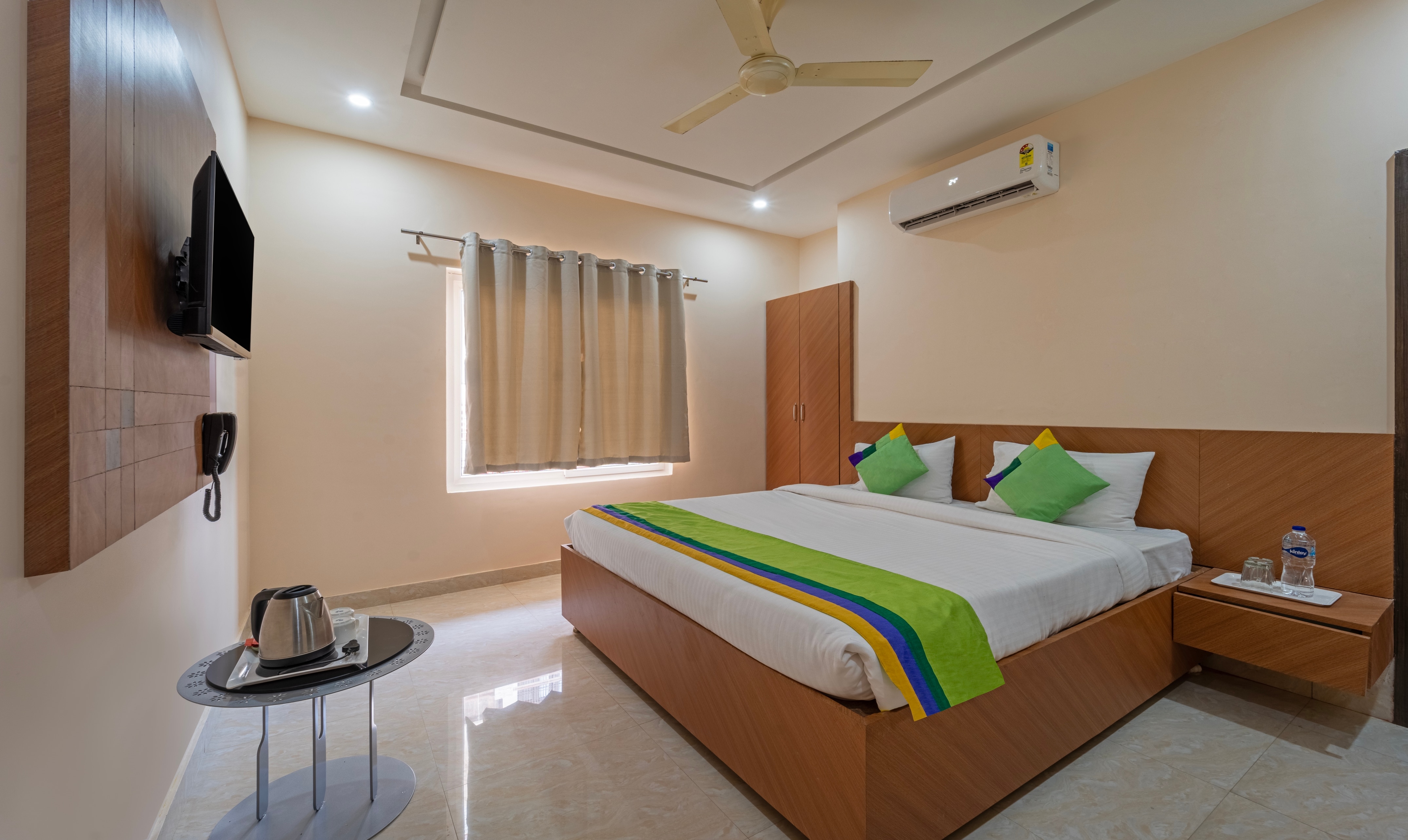 Treebo Raj Palace 𝗕𝗢𝗢𝗞 Varanasi Hotel