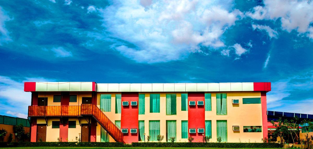 JPS Residency 𝗕𝗢𝗢𝗞 Manesar Resort
