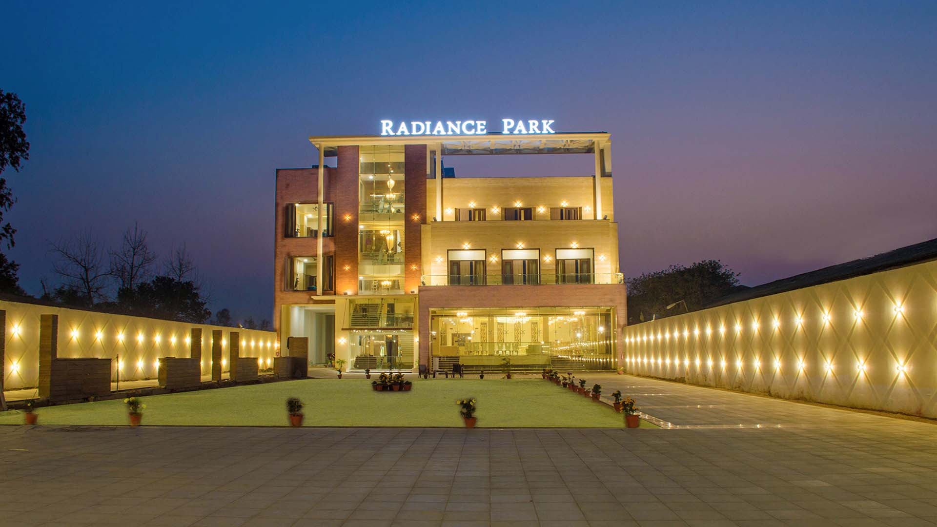 RADIANCE PARK 𝗕𝗢𝗢𝗞 Rampur (Uttar Pradesh) Hotel