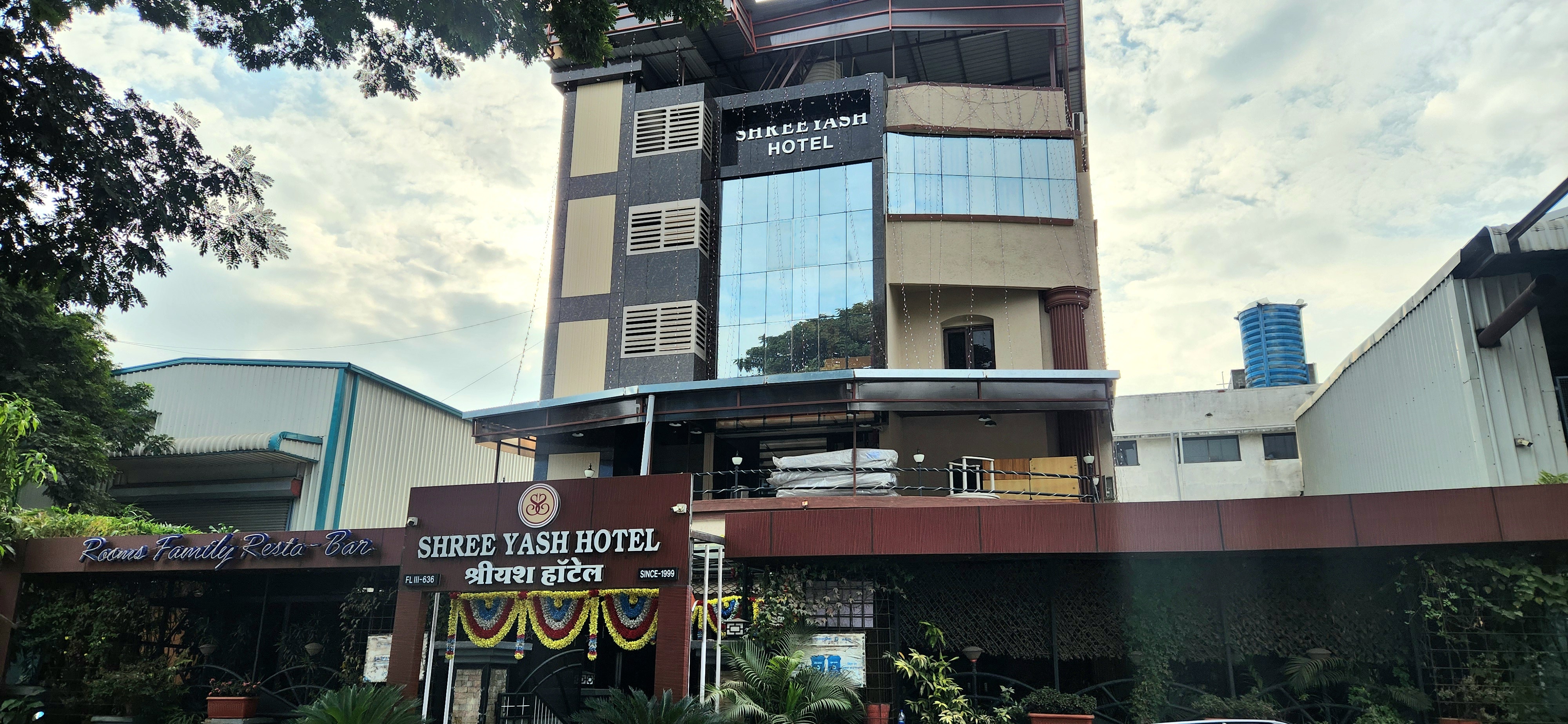 Shree Yash Hotel 𝗕𝗢𝗢𝗞 Pune Hotel