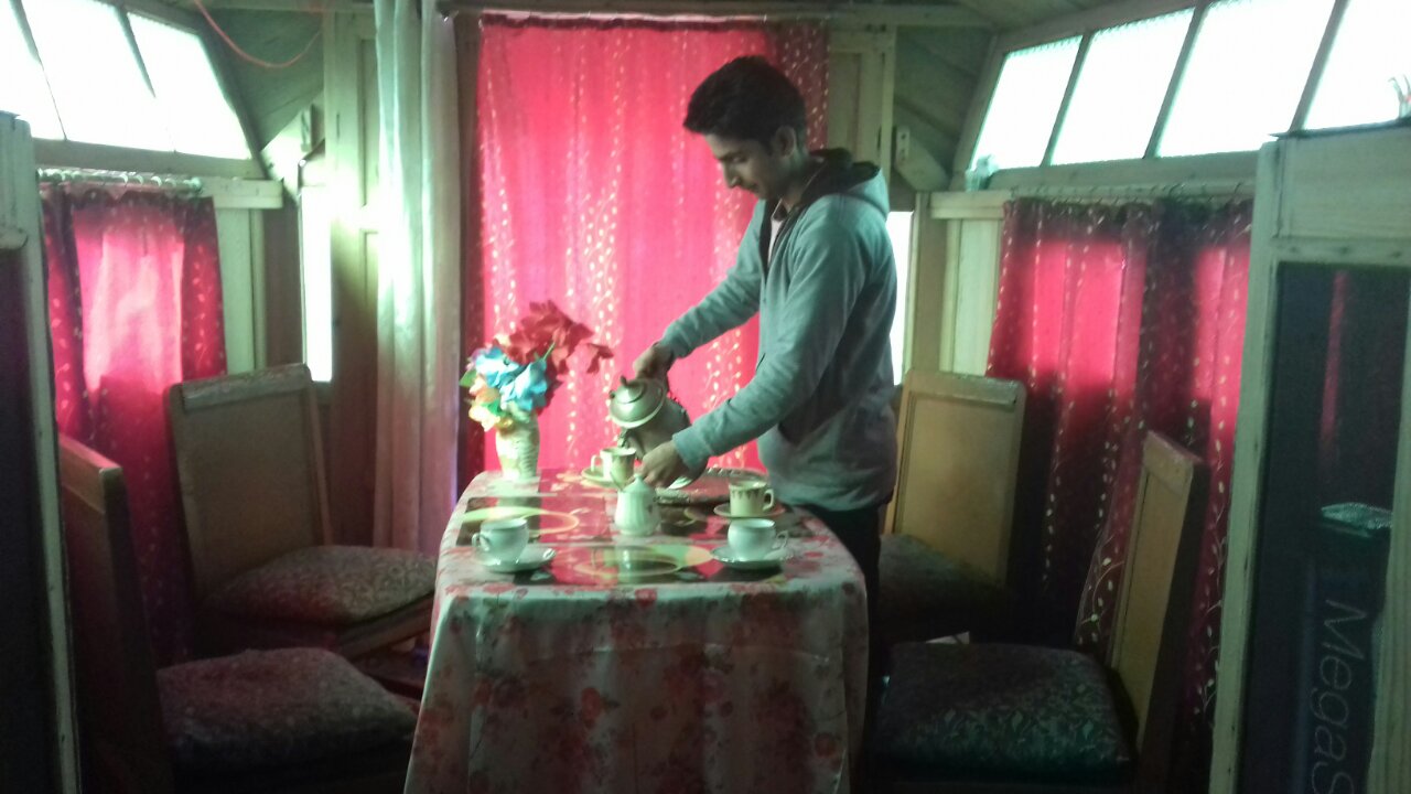 Houseboat Rose Velt 𝗕𝗢𝗢𝗞 Srinagar Houseboat