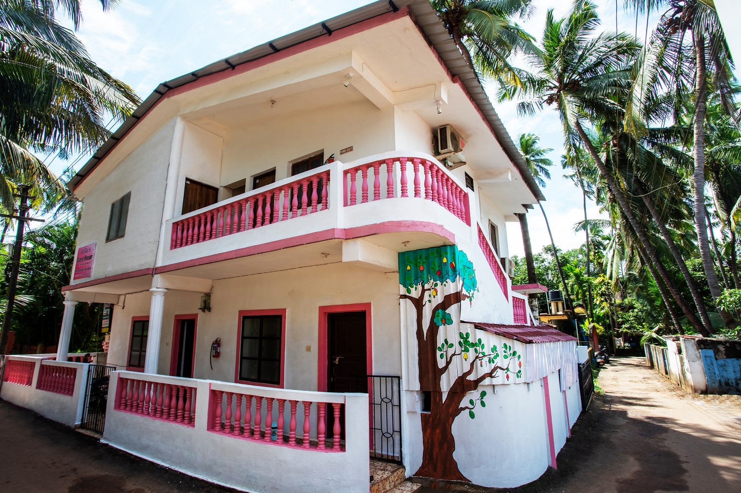 Bella's Guest House 𝗕𝗢𝗢𝗞 Goa Guest House