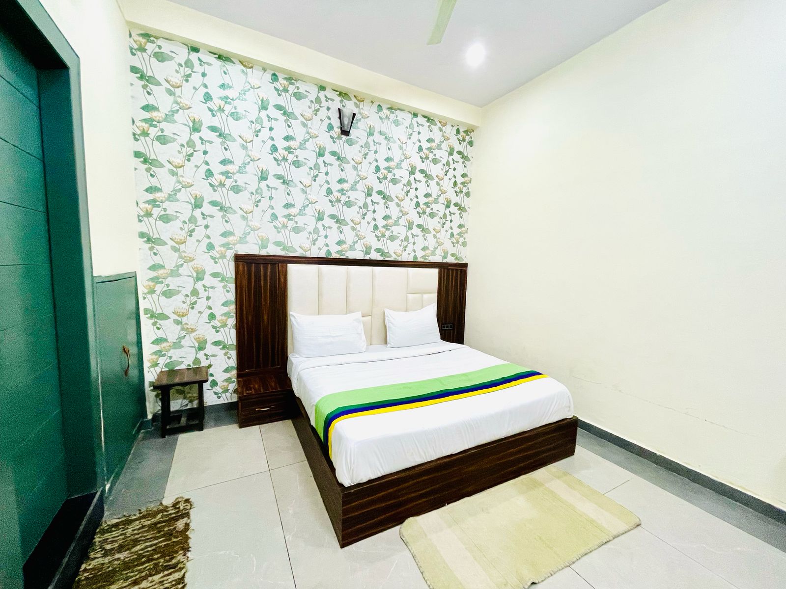 Hotel Prime Mathura 𝗕𝗢𝗢𝗞 Mathura Hotel