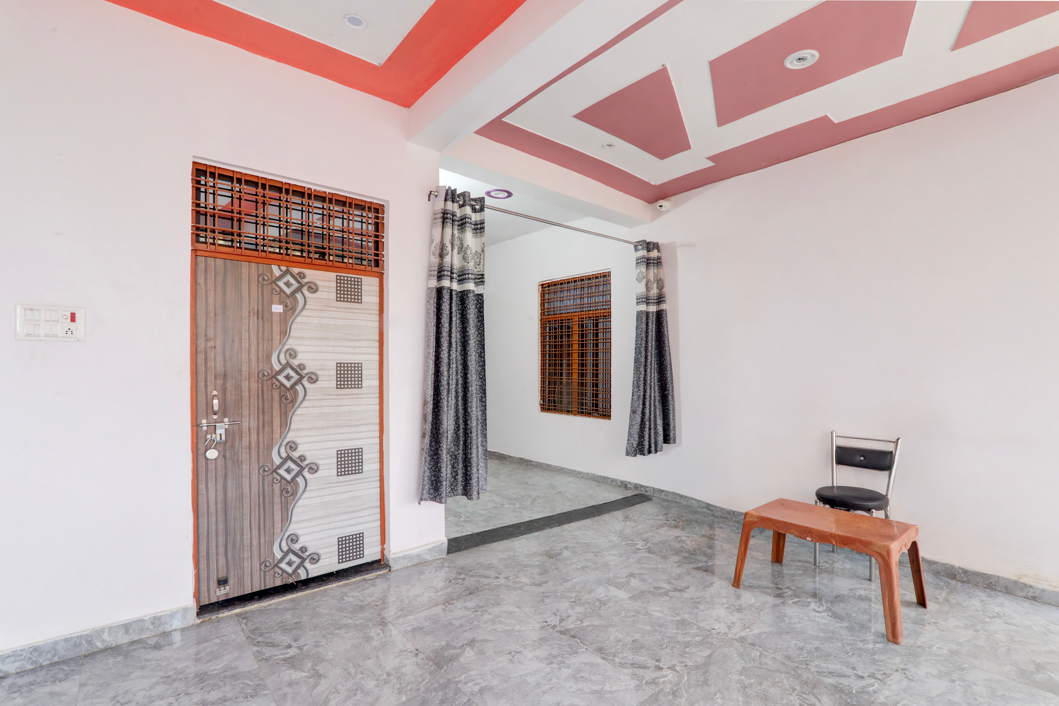 SPOT ON Royel Grand Hotel Nabedi 𝗕𝗢𝗢𝗞 Ghatampur Hotel
