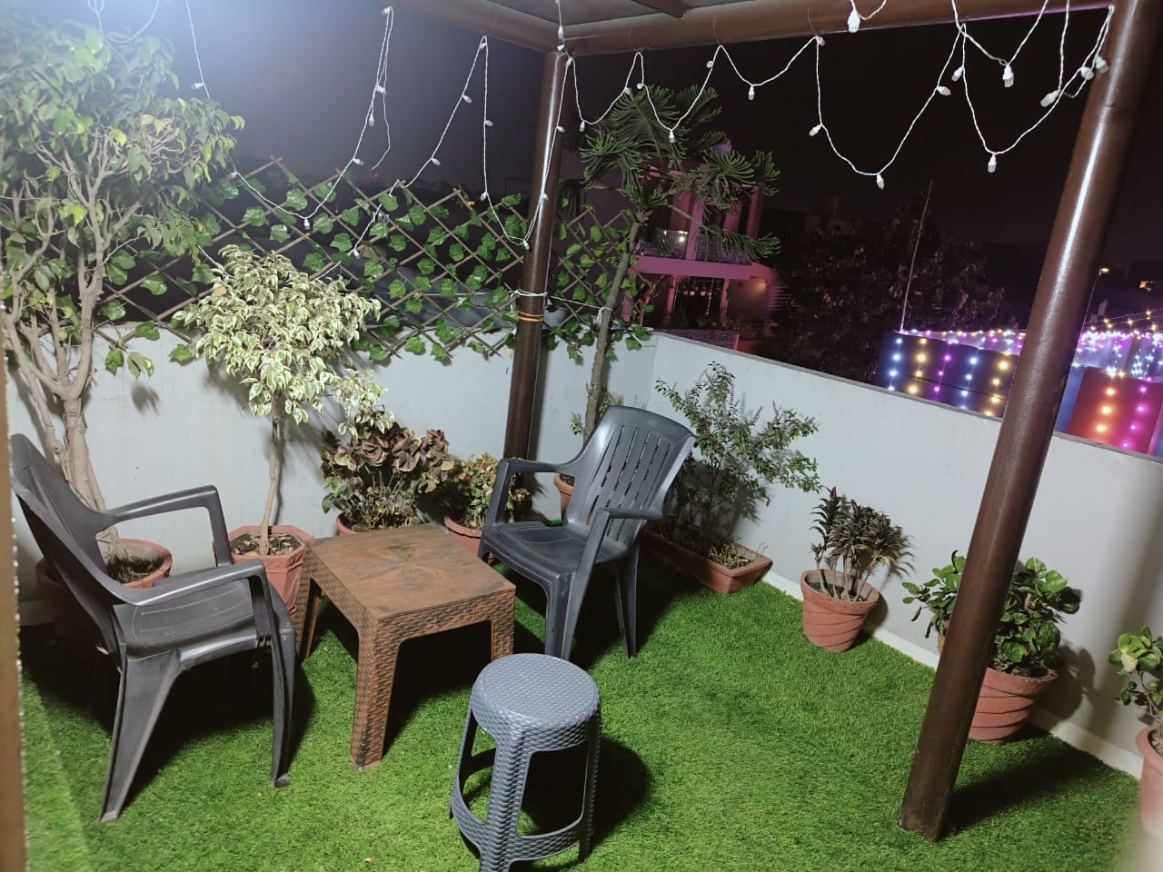 Pent House 1BHK flat with a personal Terrace 𝗕𝗢𝗢𝗞 Indore Apartment