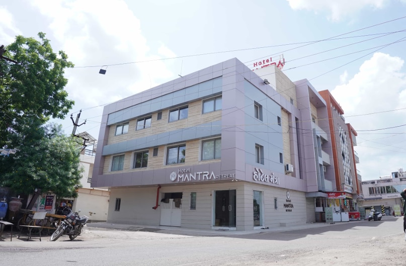 Hotel Mantra Retreat 𝗕𝗢𝗢𝗞 Jetpur Hotel