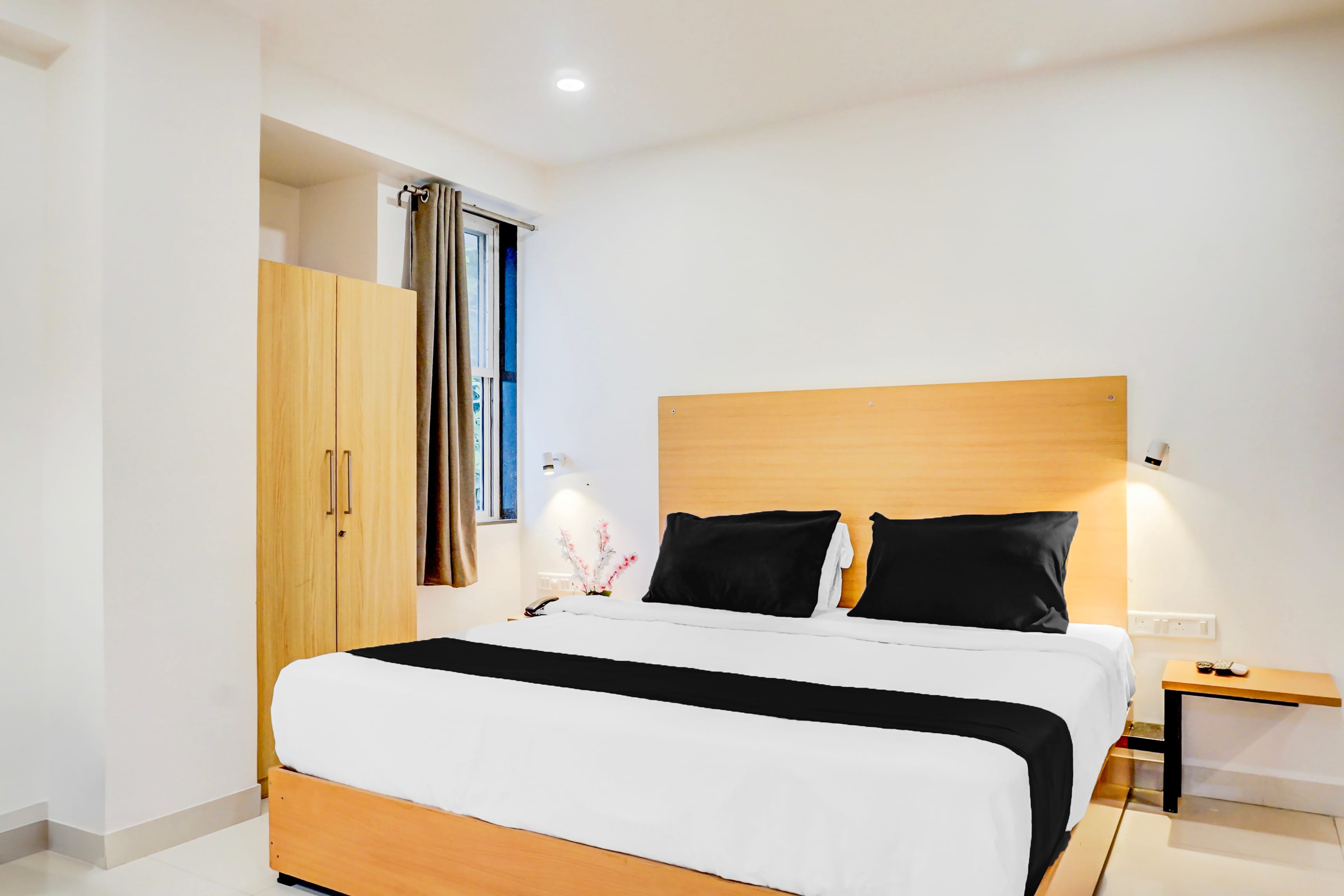 Super Townhouse Hadapsar formerly Savali Inn 𝗕𝗢𝗢𝗞 Pune Hotel