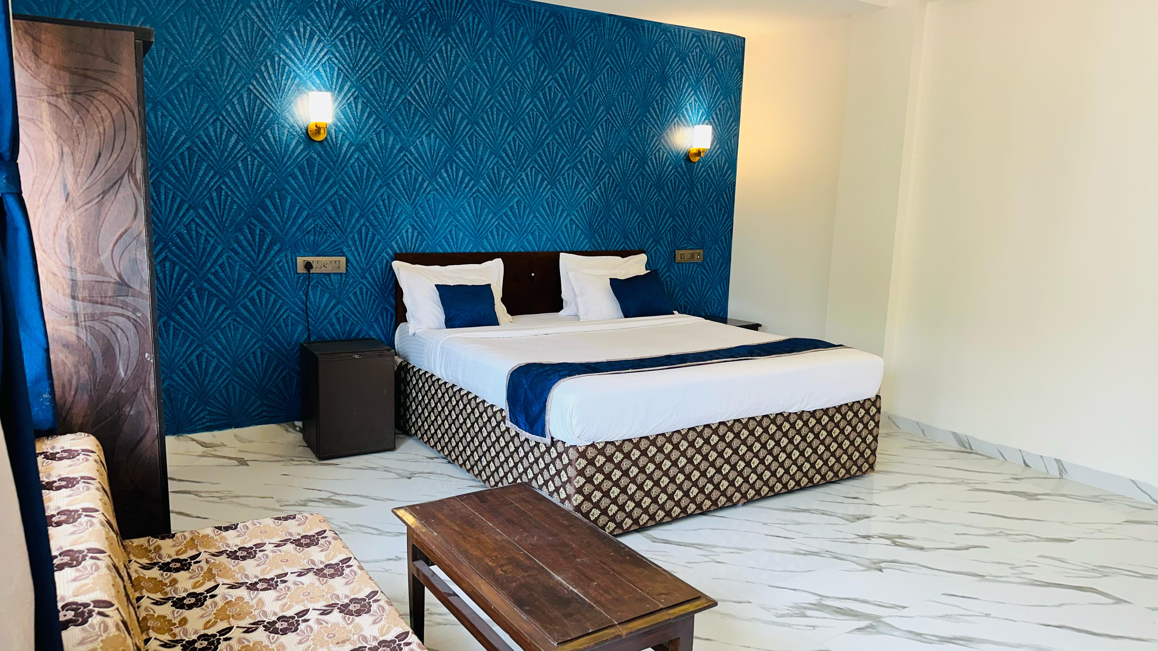 Royal Suites 𝗕𝗢𝗢𝗞 Goa Hotel