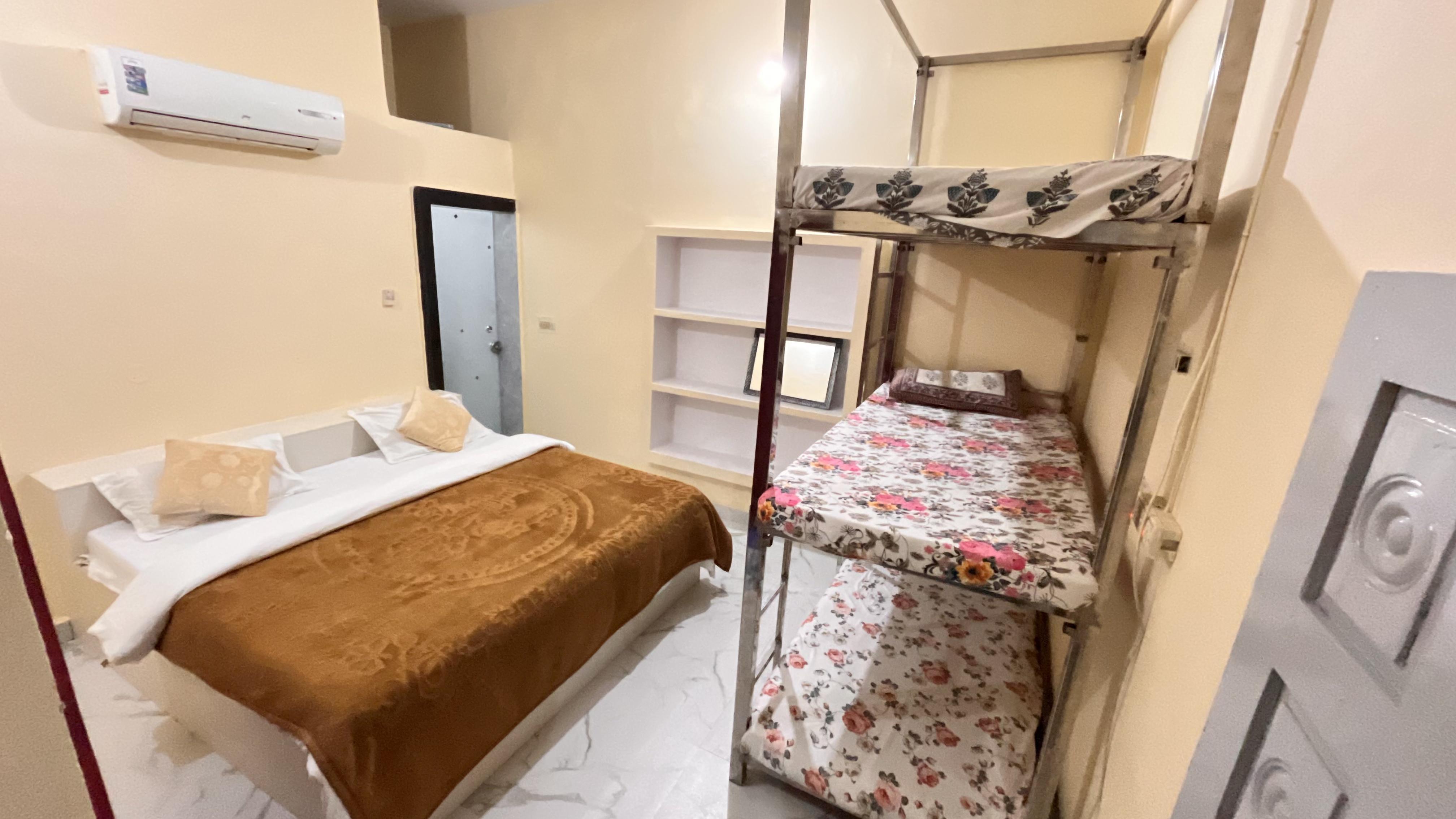 Sunset Backpackers Hostel 𝗕𝗢𝗢𝗞 Orchha Homestay