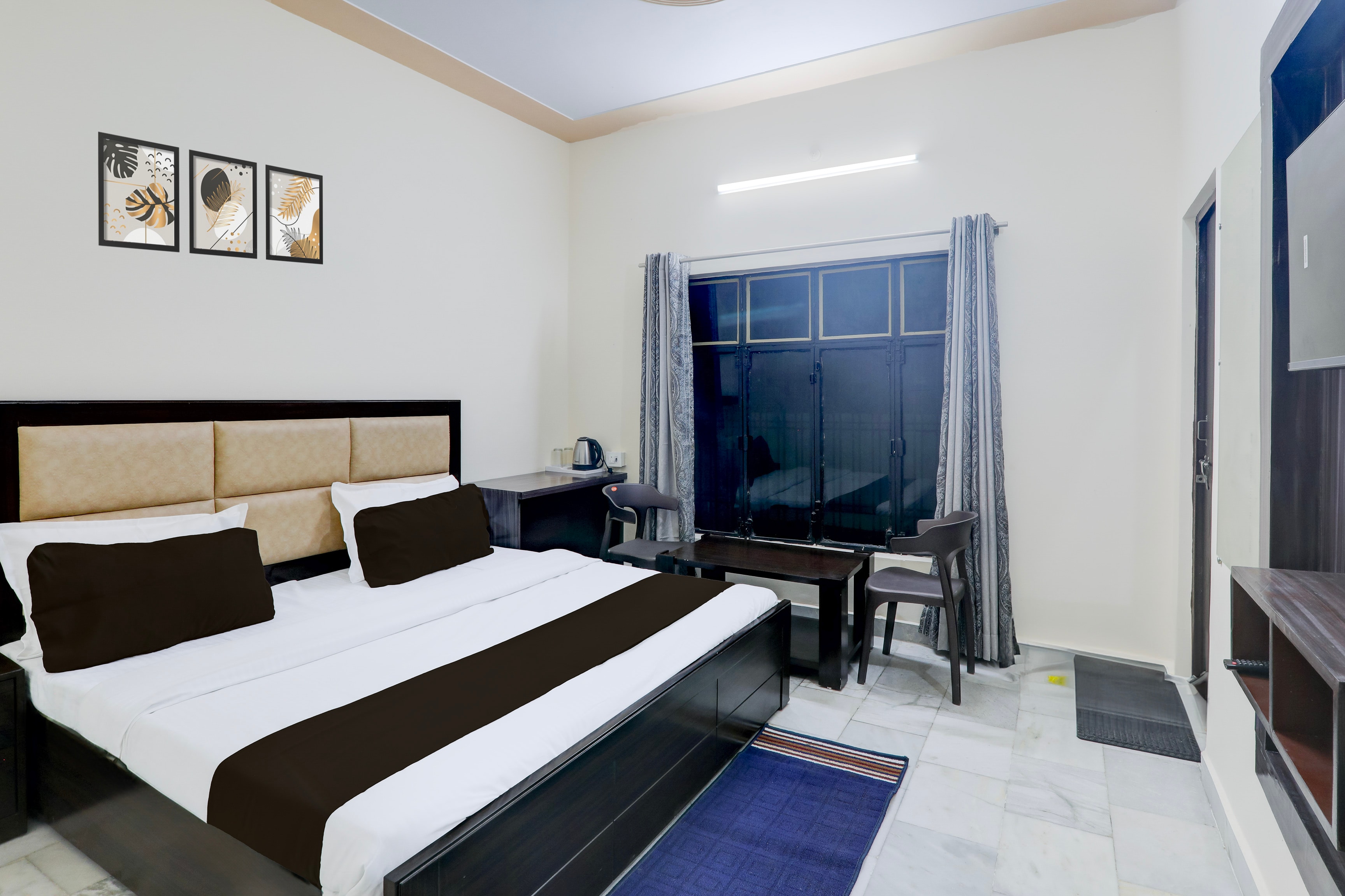 Amenities of Hotel O by OYO Golden Leaf