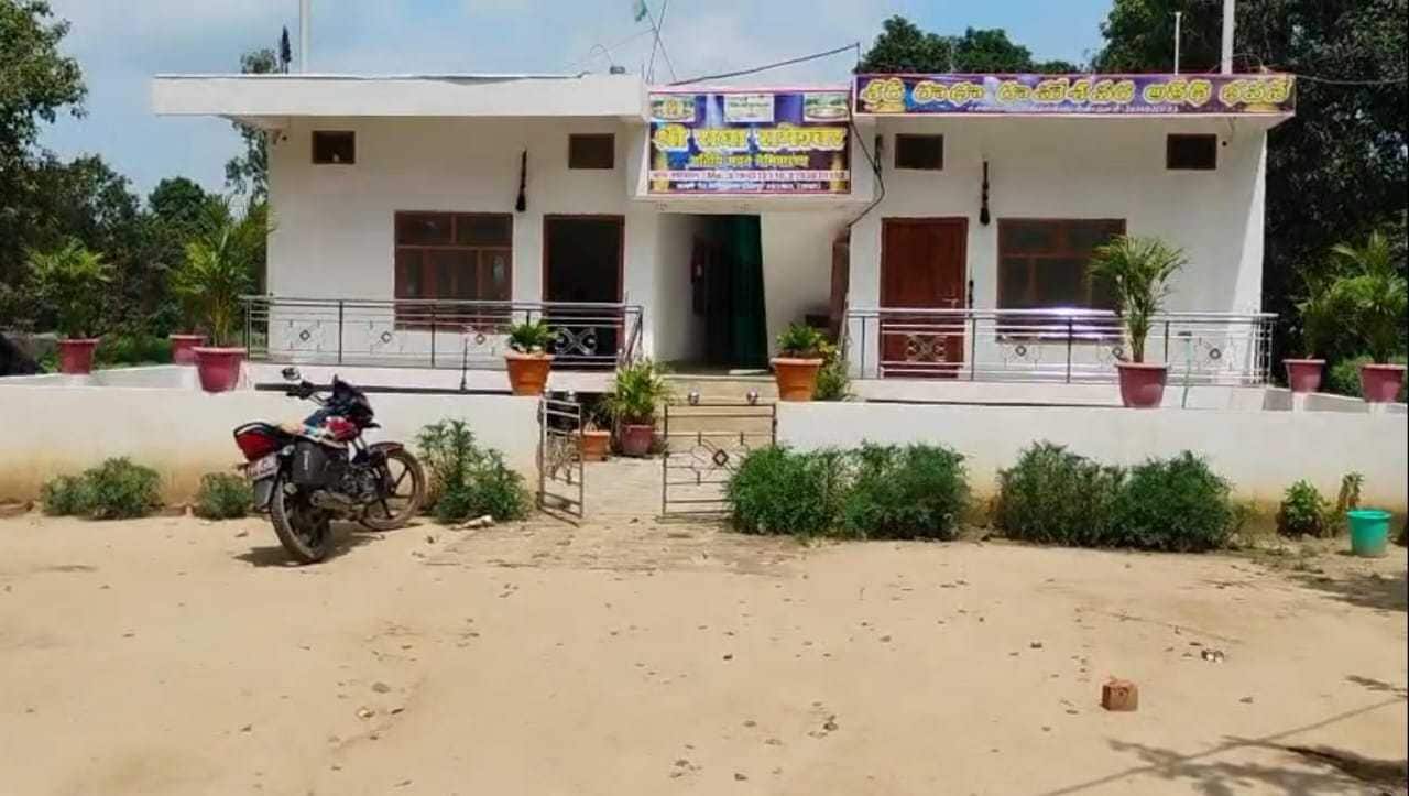 Rooms of SPOT ON Royal Hotel - Hotel in Misrikh