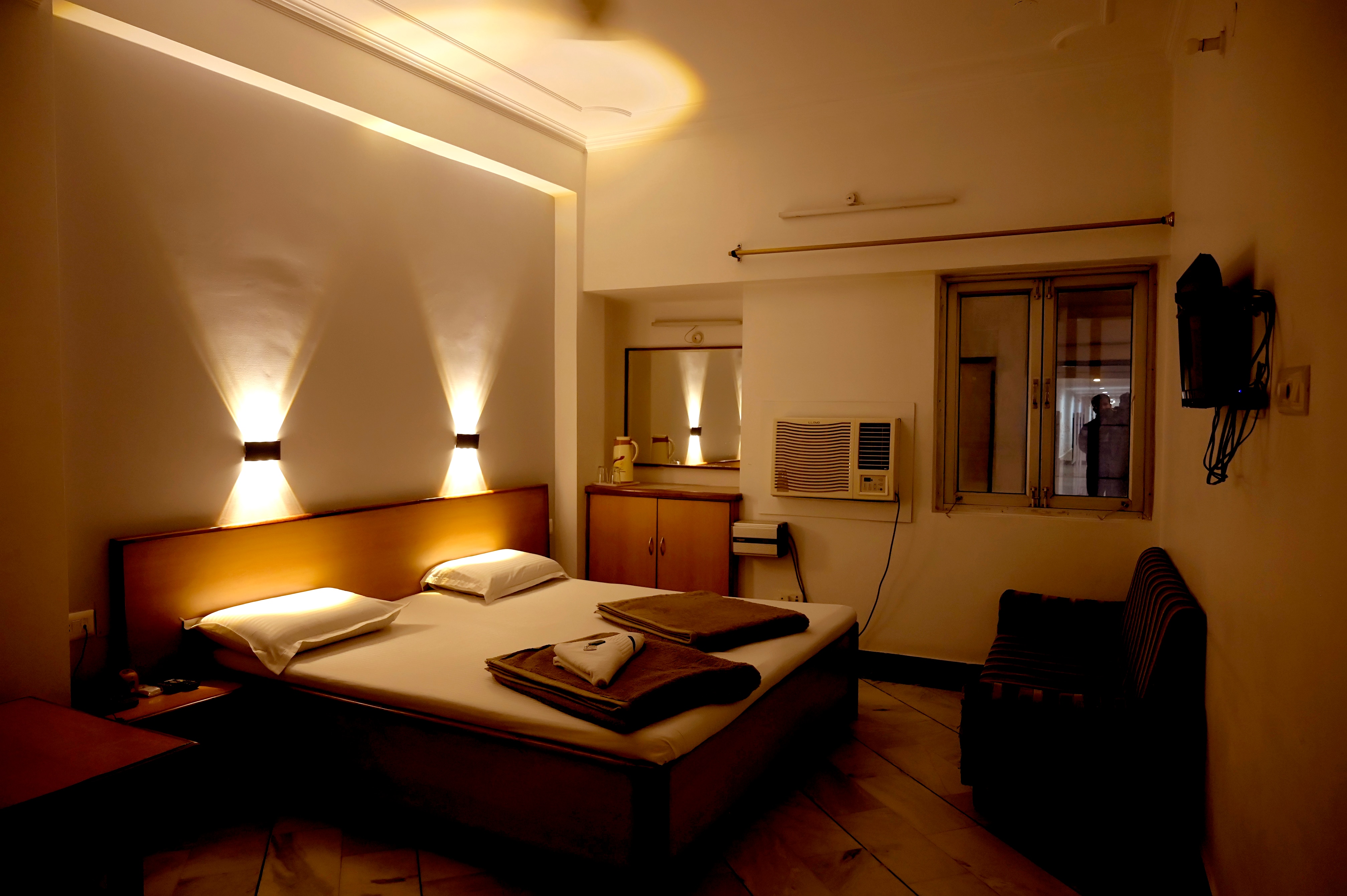 Subhash Hotel 𝗕𝗢𝗢𝗞 Prayagraj Hotel