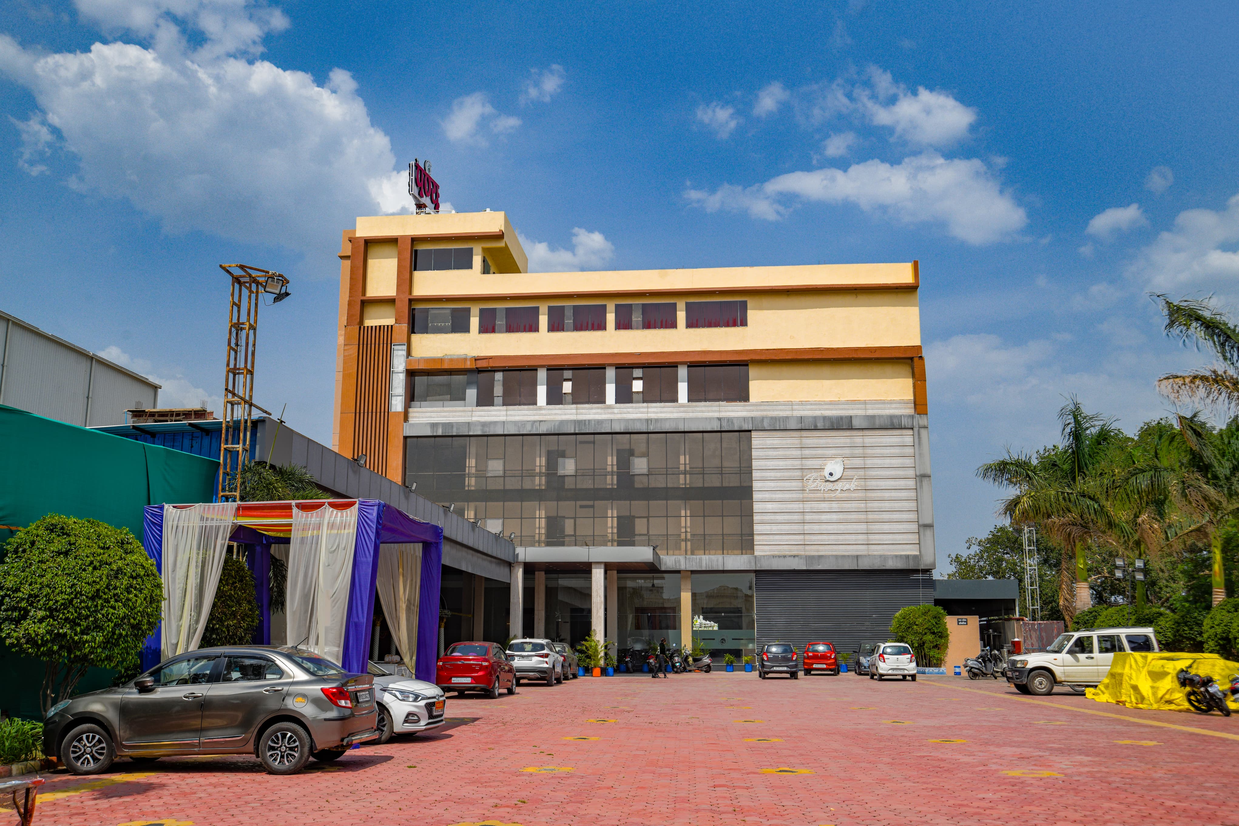 PUNYAH HOTEL AND RESORT, INDORE 𝗕𝗢𝗢𝗞 Indore Hotel