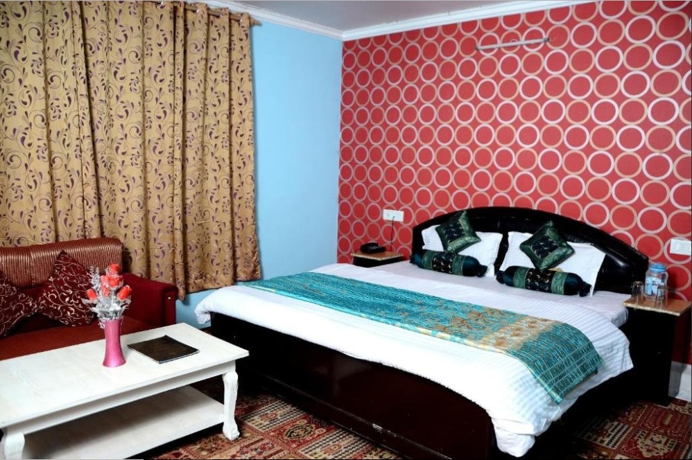 Saubhagya Satsang Bhagwan 𝗕𝗢𝗢𝗞 Mathura Guest House