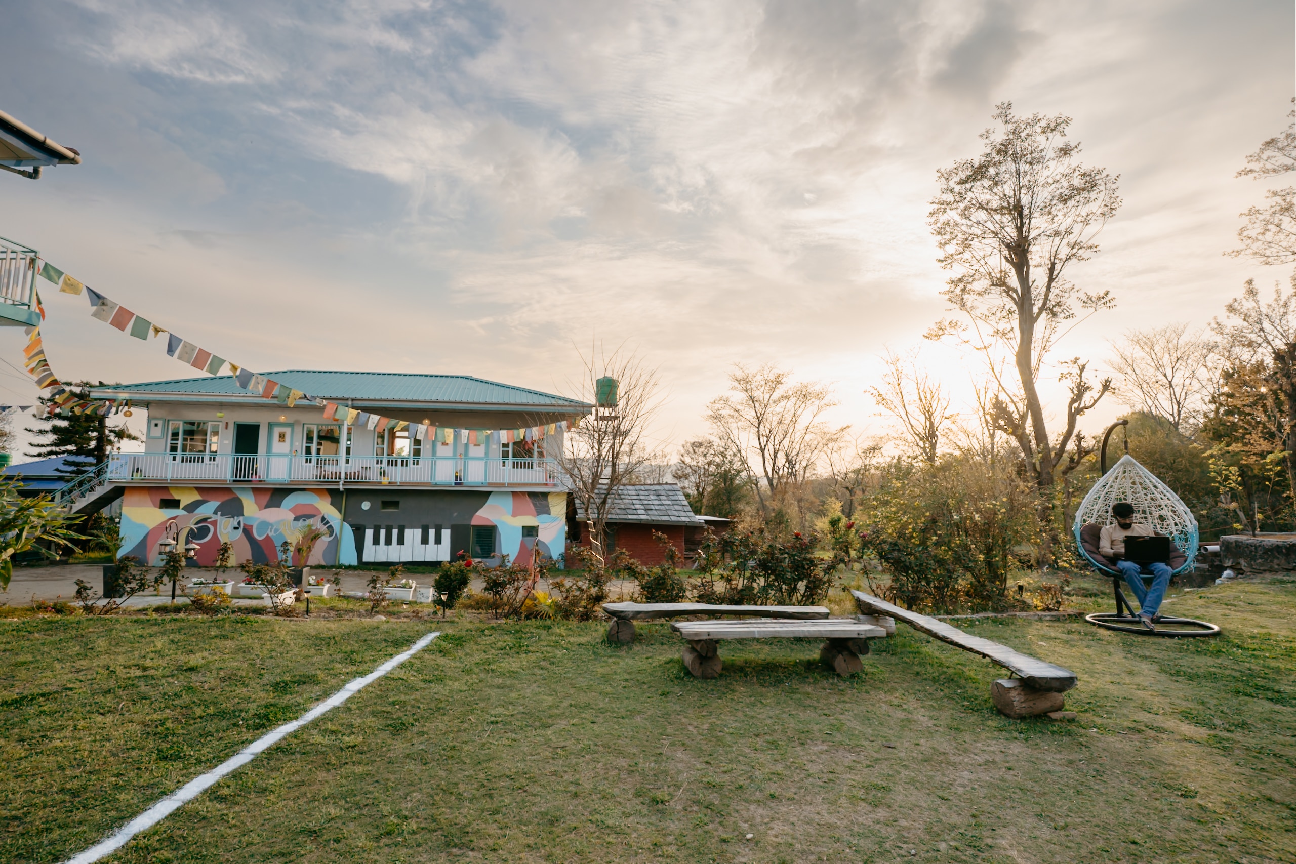 The Hood Bir near Landing site 𝗕𝗢𝗢𝗞 Bir Billing Homestay