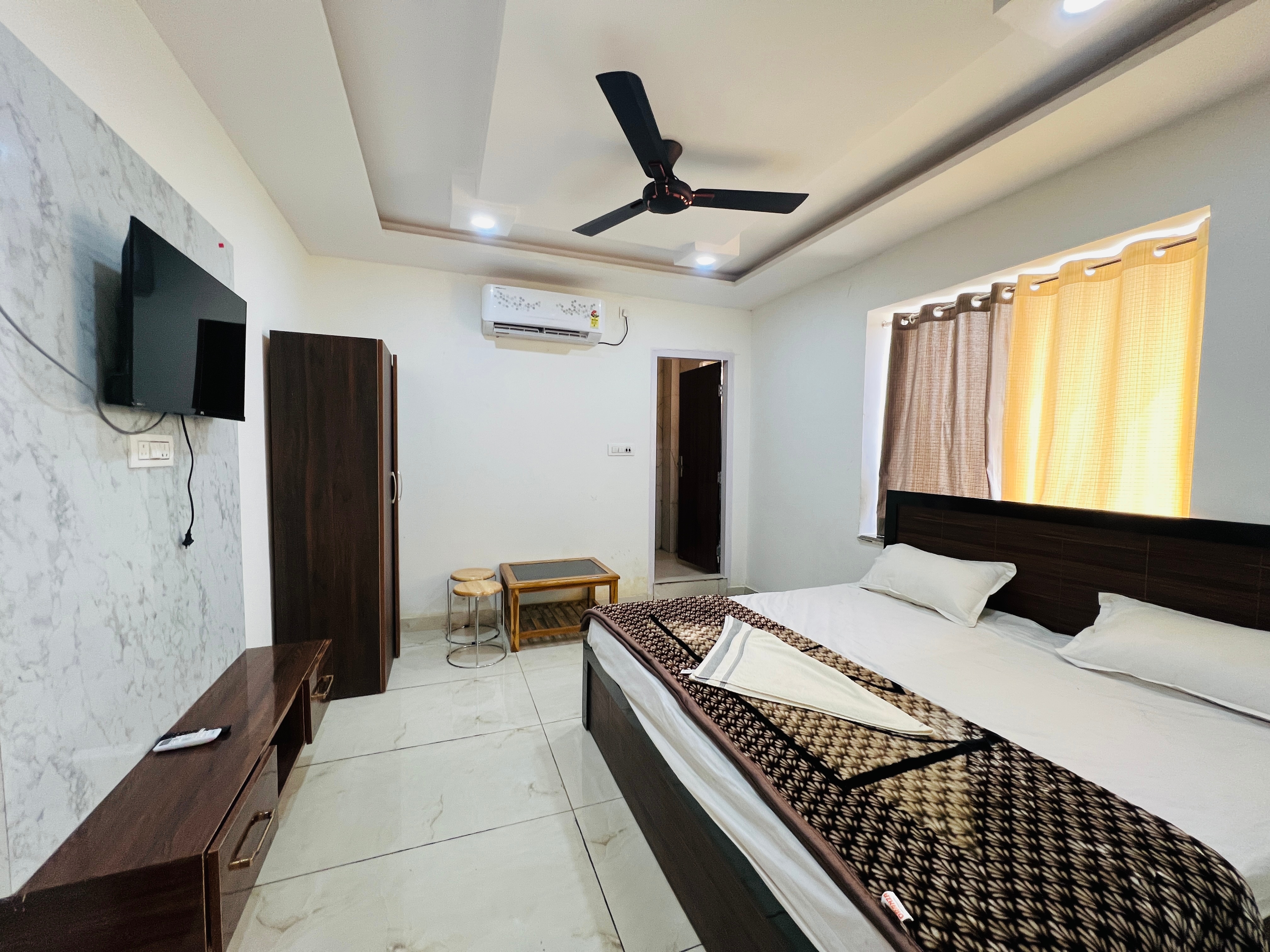 THE OCKLAND HOTEL AND RESTAURANTS Khatima - Reviews, Photos & Offer