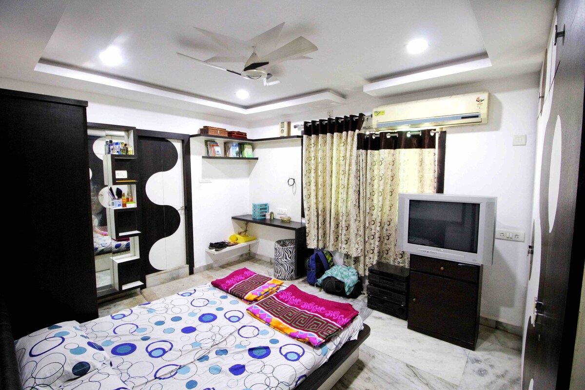 Amenities of 3 BHK 3000 sft fully furnished flat in Basheerbagh