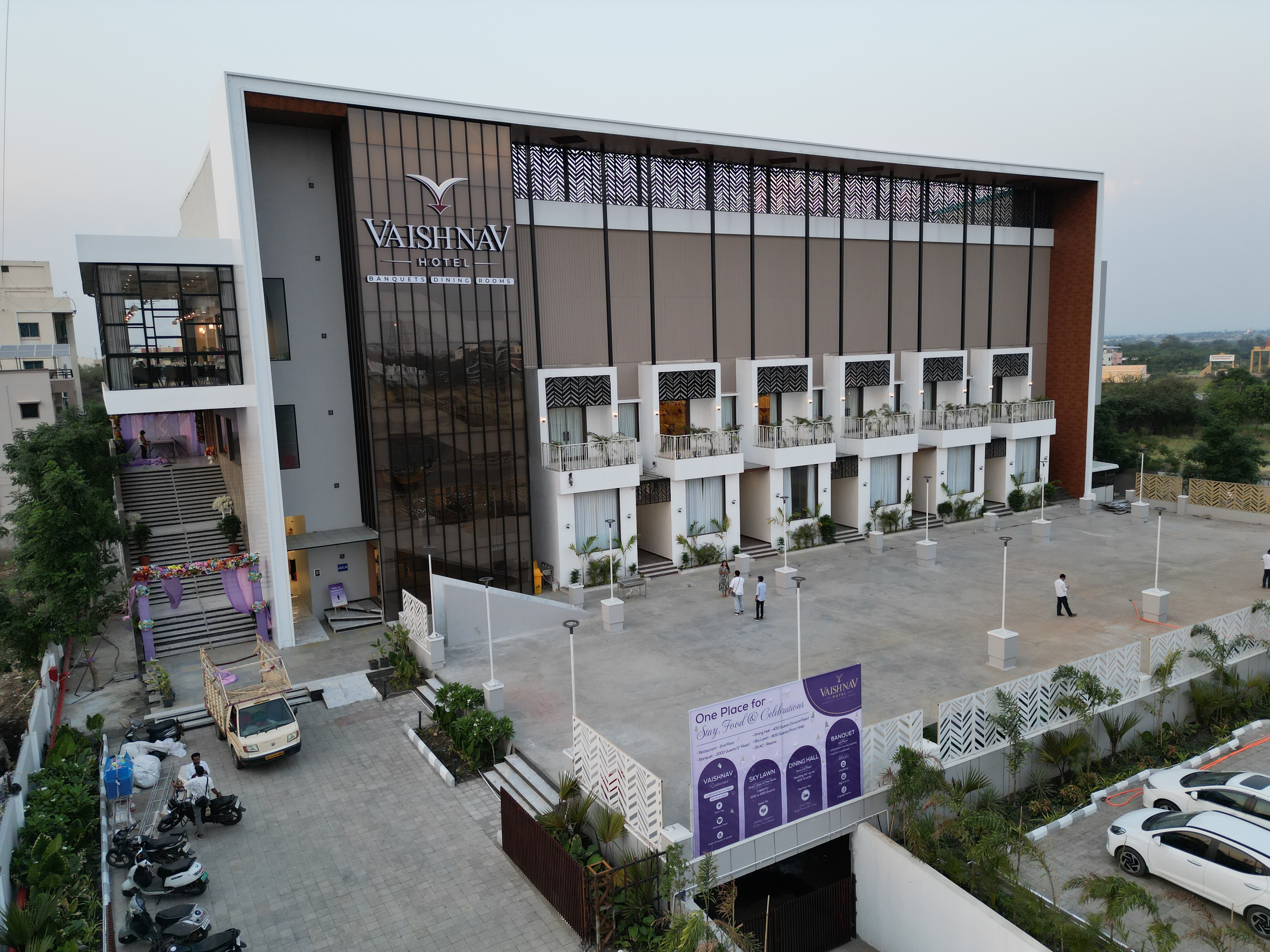 Vaishnav Hotel 𝗕𝗢𝗢𝗞 Latur Hotel