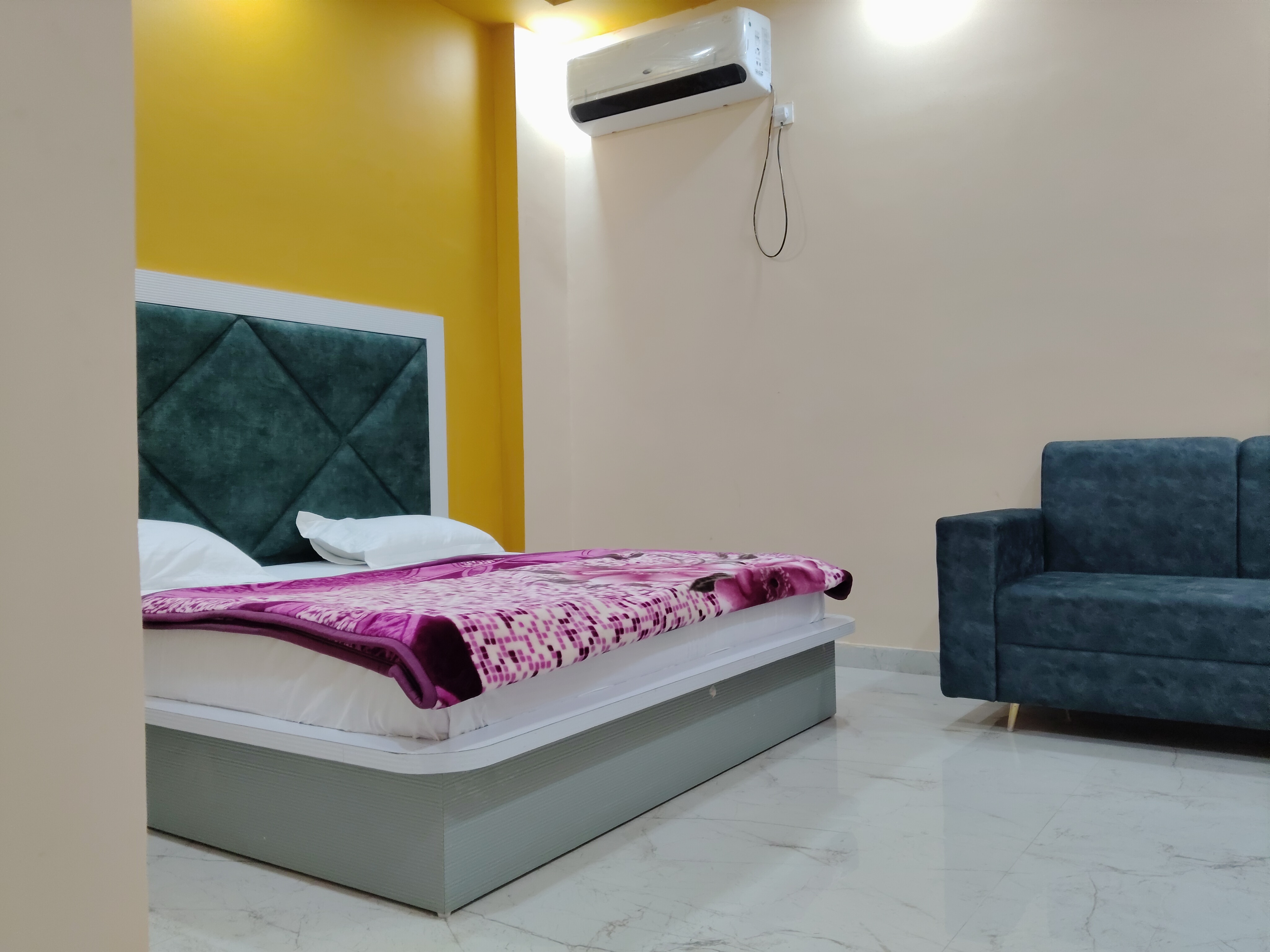 Nitya shree Dham 𝗕𝗢𝗢𝗞 Haridwar Hotel