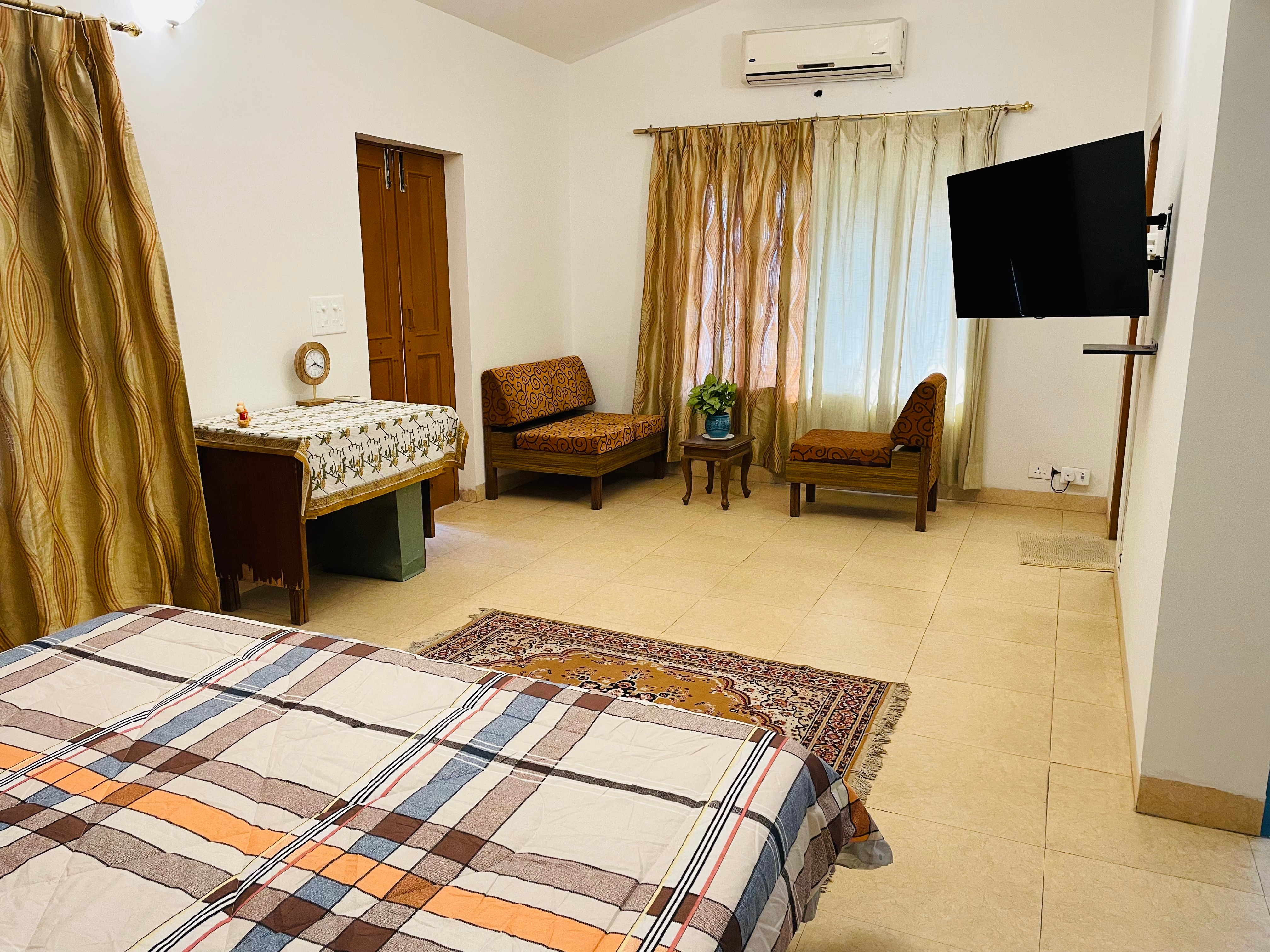The Outhouse Dehradun 𝗕𝗢𝗢𝗞 Dehradun Homestay