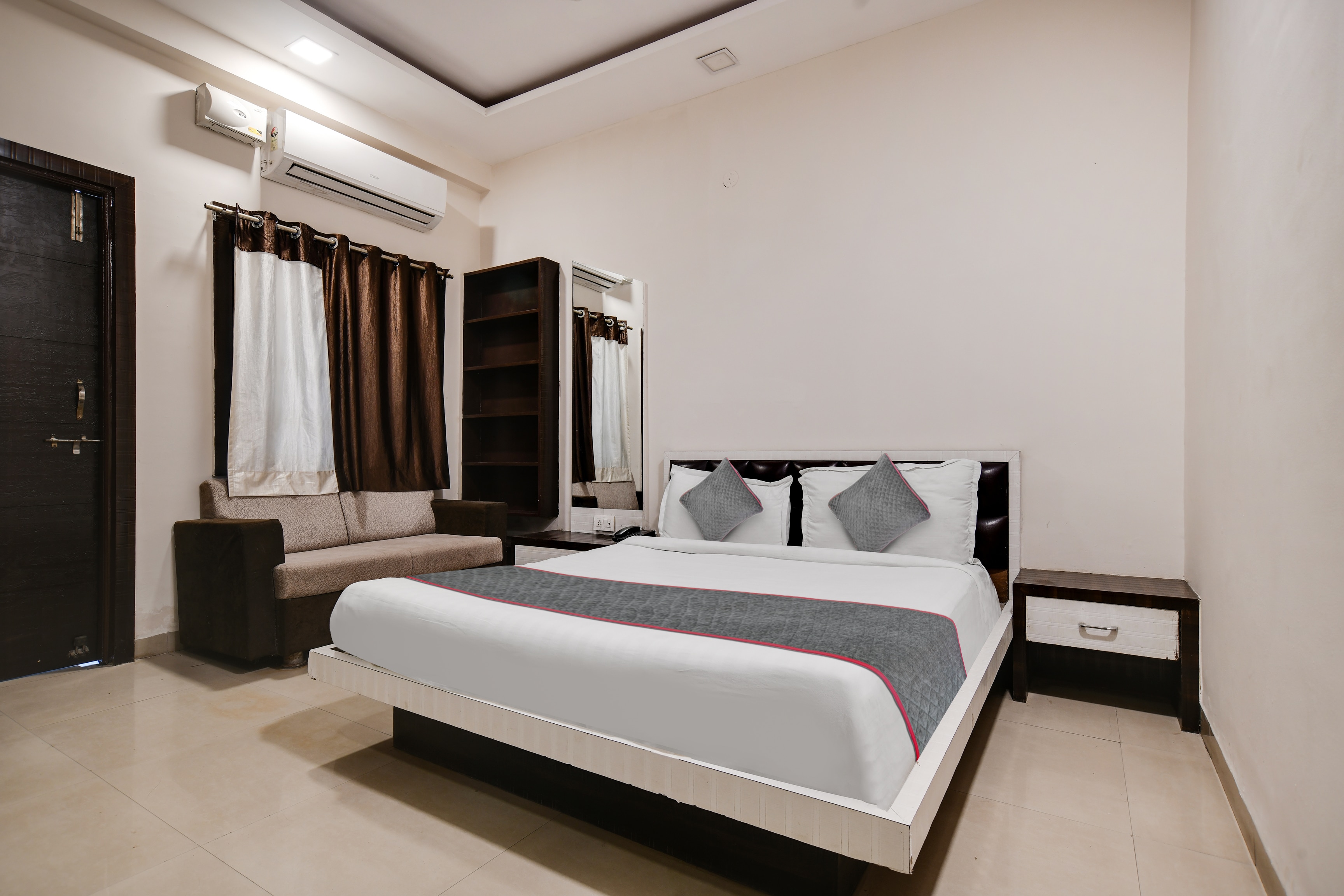 Townhouse Prime Stay 𝗕𝗢𝗢𝗞 Indore Hotel