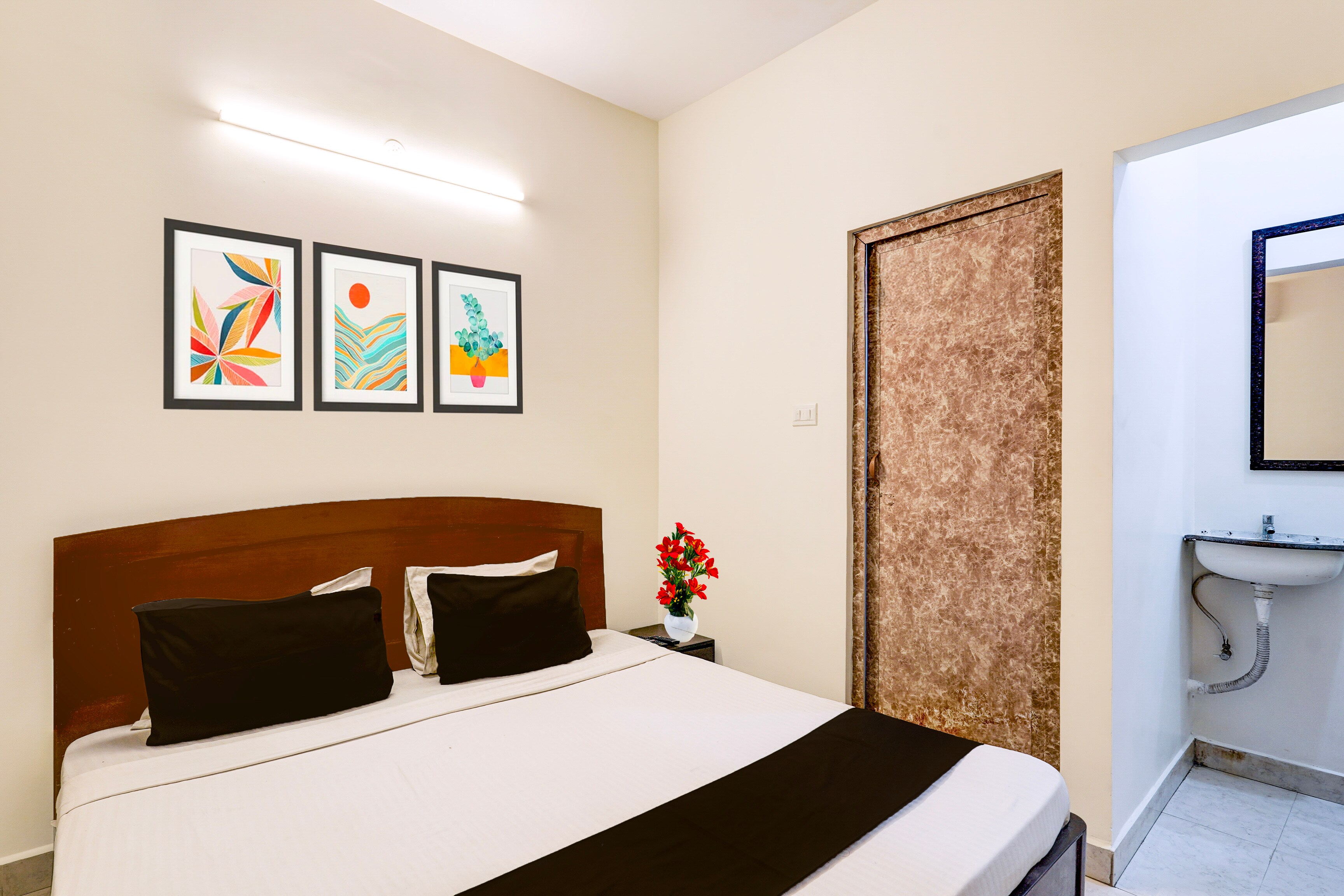 Rooms of Super Collection O Thousand Lights Chennai - Hotel in Chennai