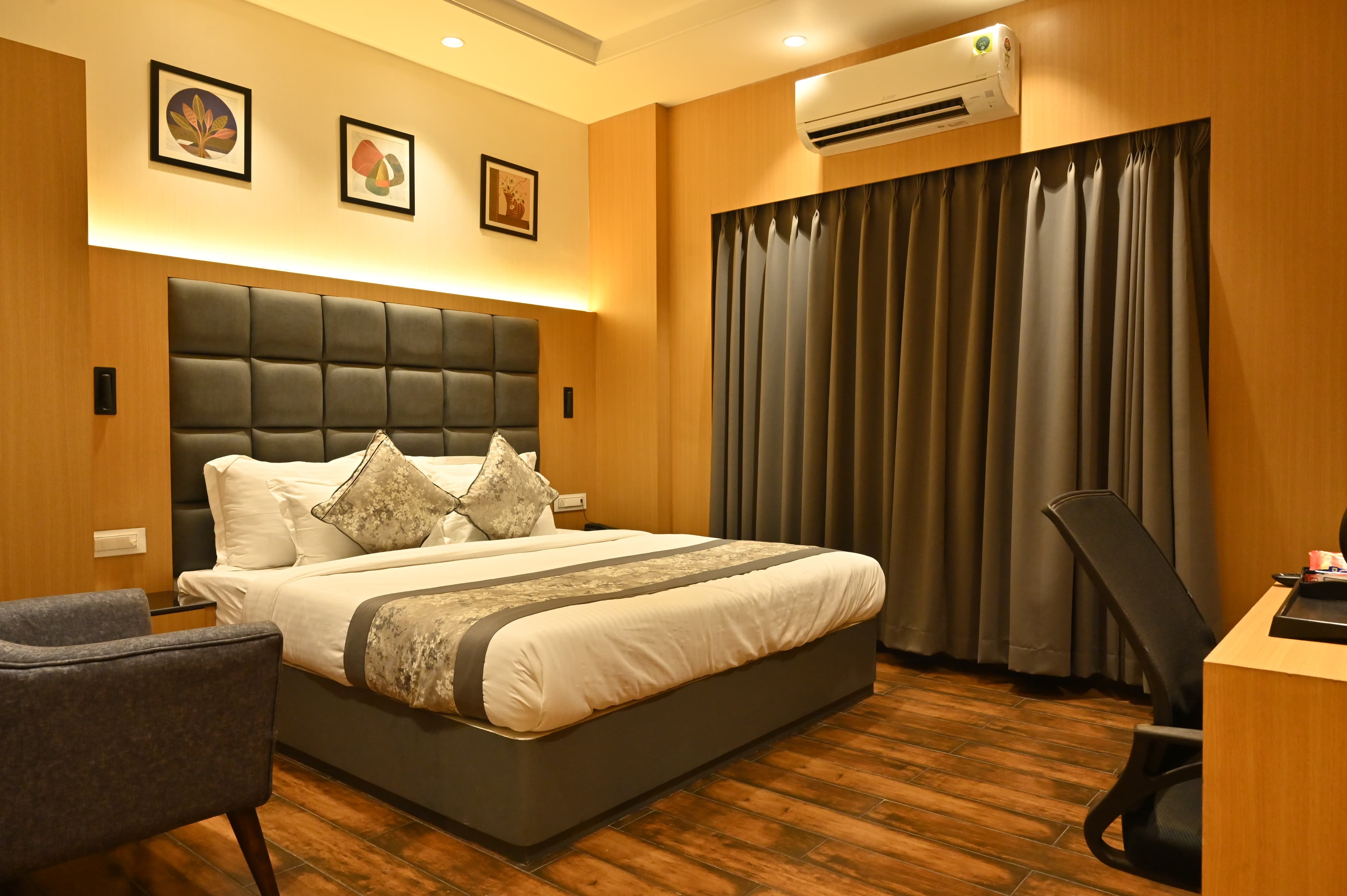 THE ROYAL RESIDENCY 𝗕𝗢𝗢𝗞 Katihar Hotel