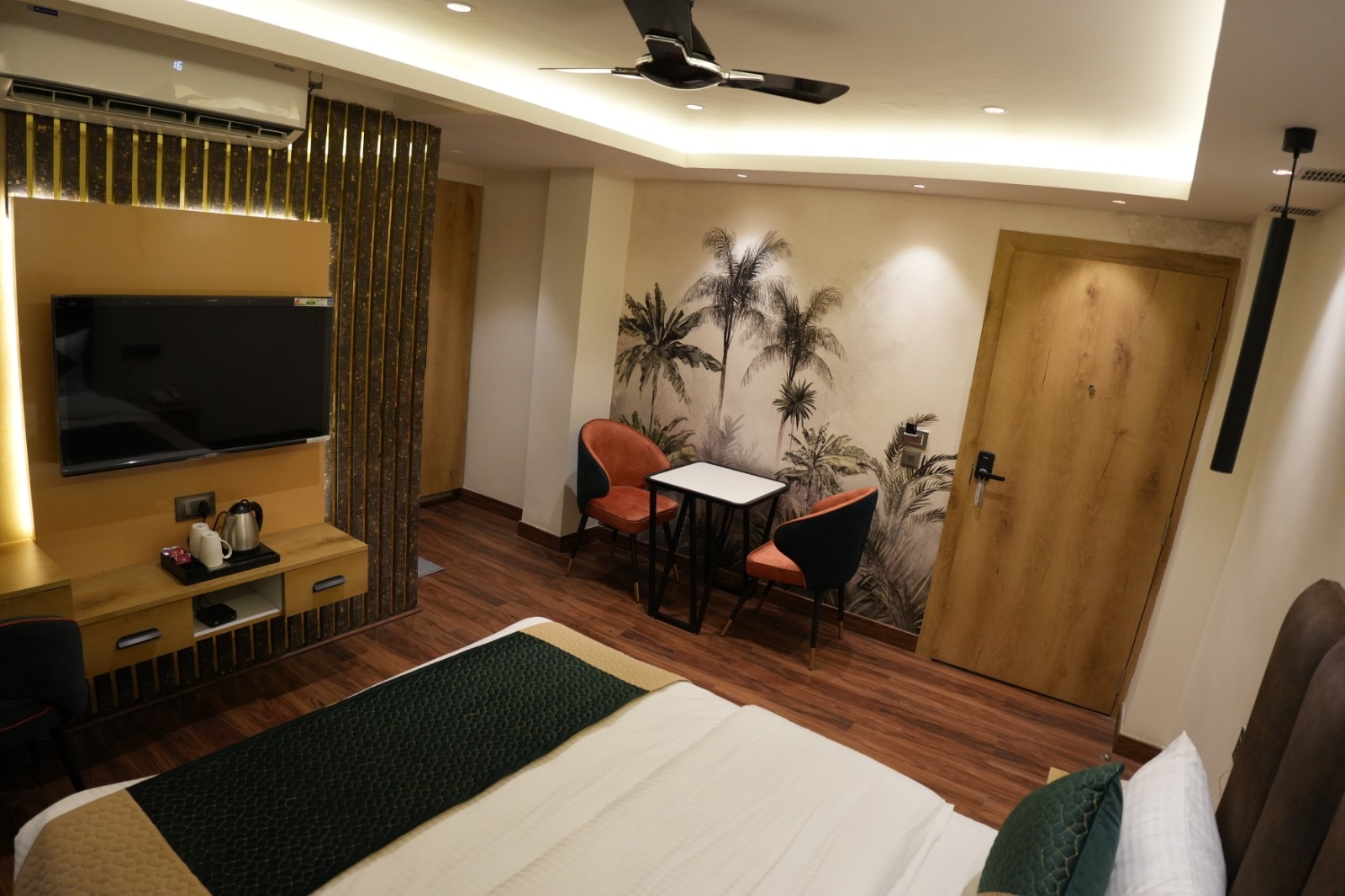 TWIN TREE 𝗕𝗢𝗢𝗞 Dhanbad Hotel