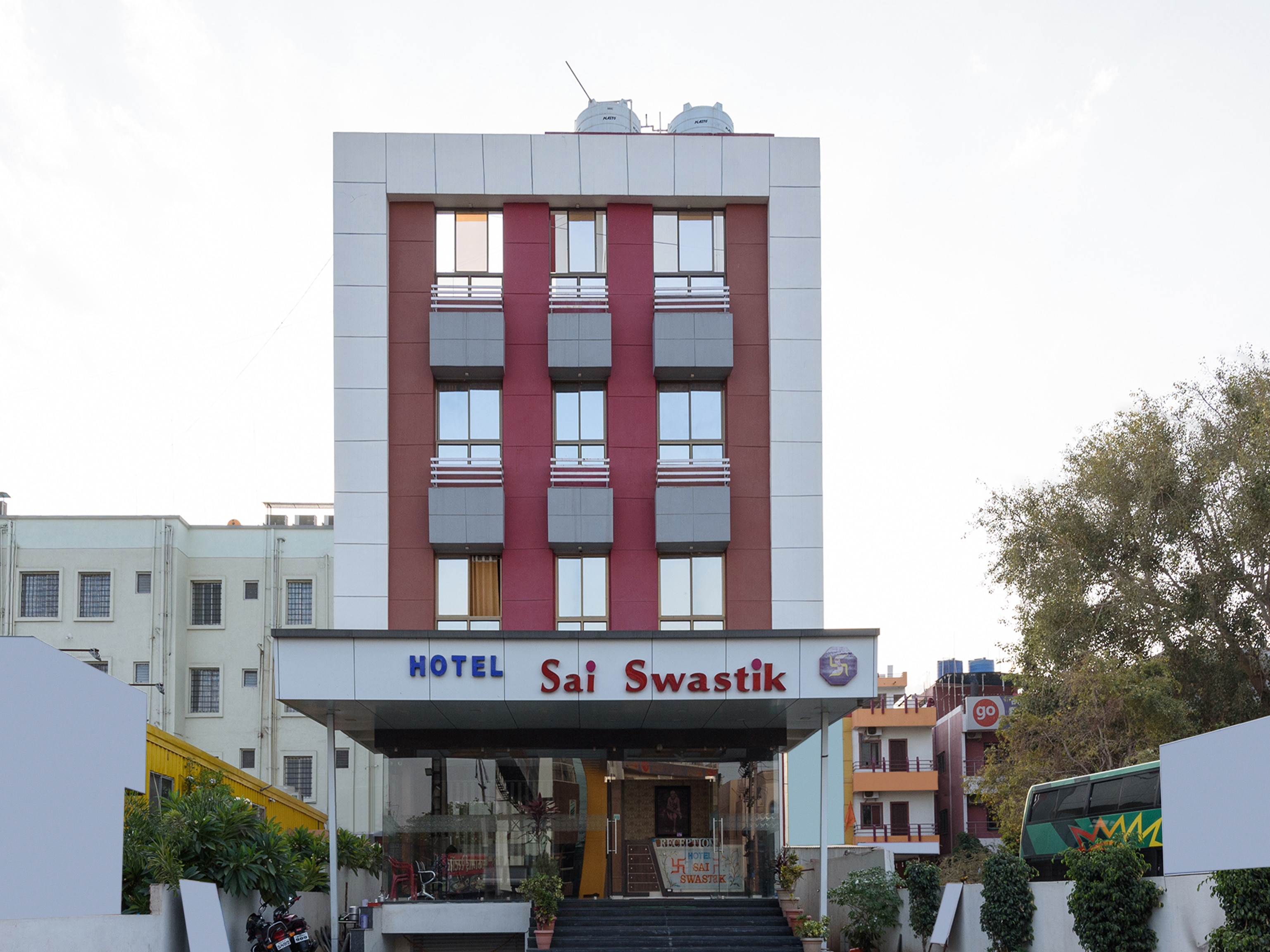 HOTEL SAI SWASTIK 𝗕𝗢𝗢𝗞 Shirdi Hotel