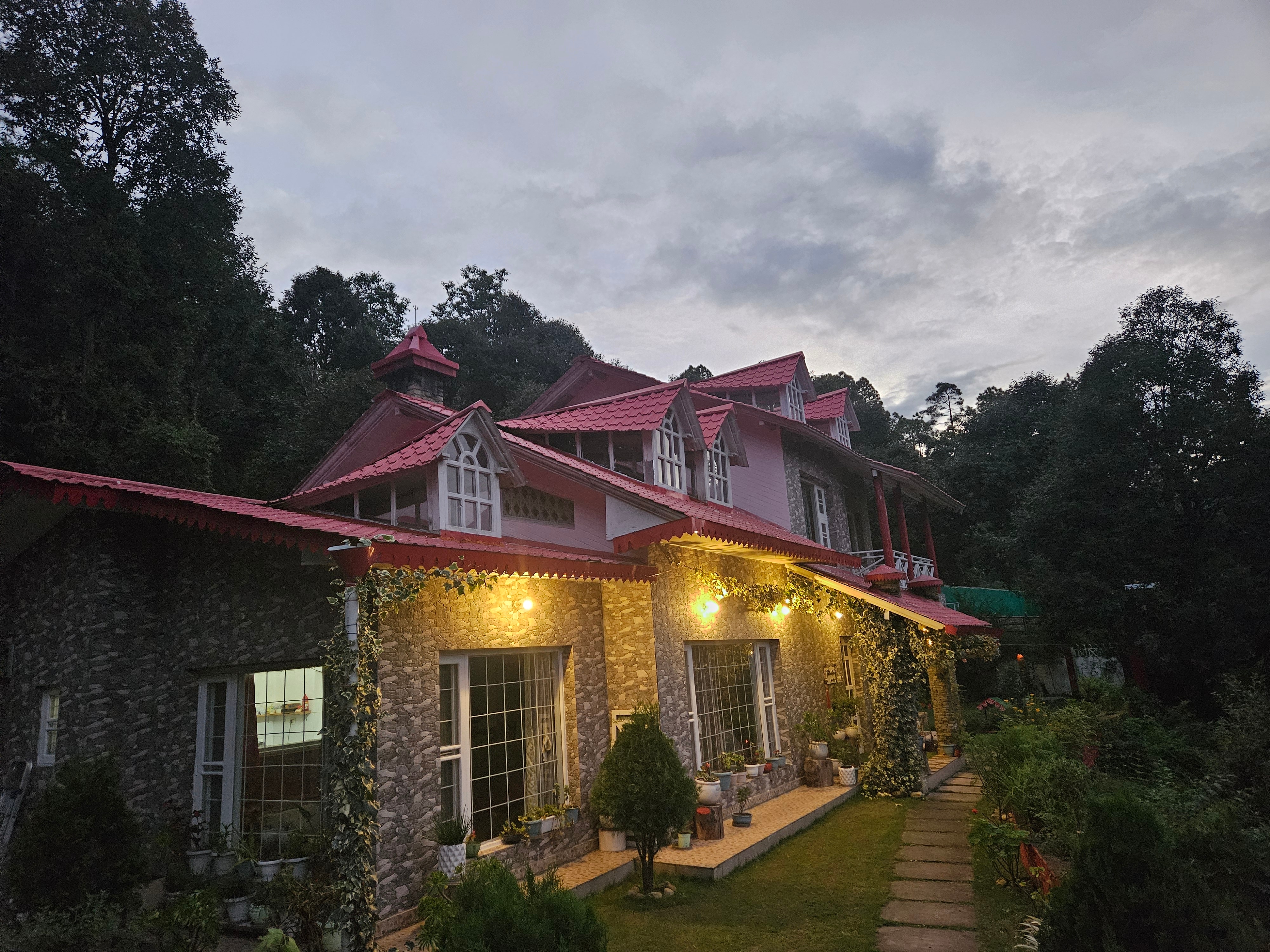 Tathastu Kausani Breathe Blend Bond with Nature 𝗕𝗢𝗢𝗞 Kausani Cottage