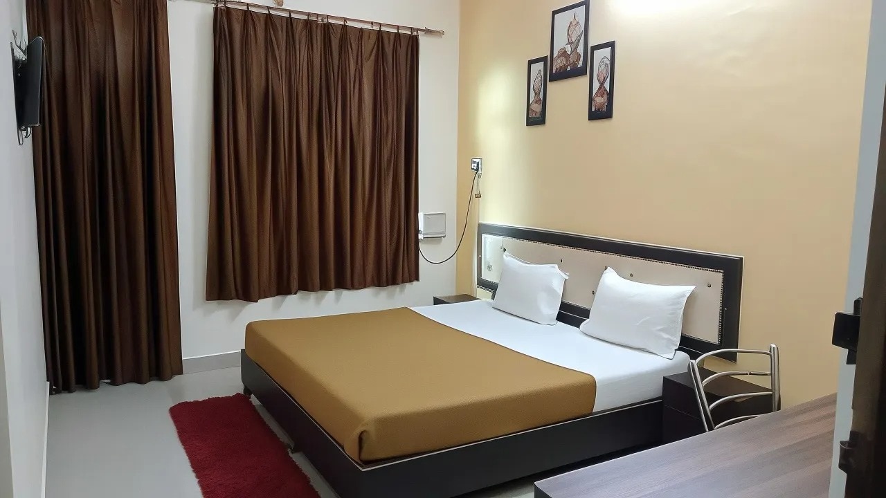 Rooms of Varuna Palace | Near Mandir & Ghat's by GRB - Homestay in Varanasi