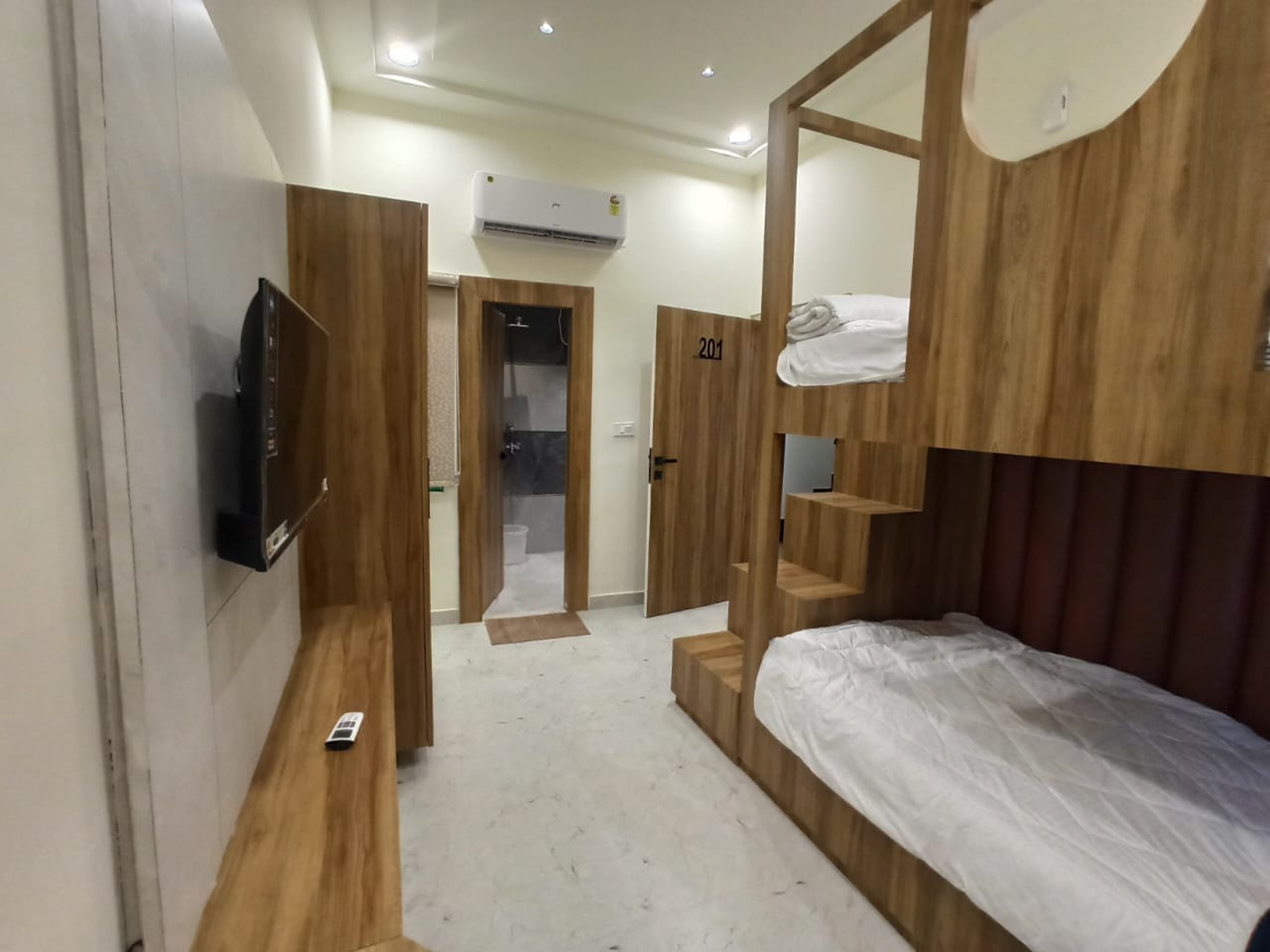 Guru kripa Home stay vrindavan 𝗕𝗢𝗢𝗞 Vrindavan Homestay