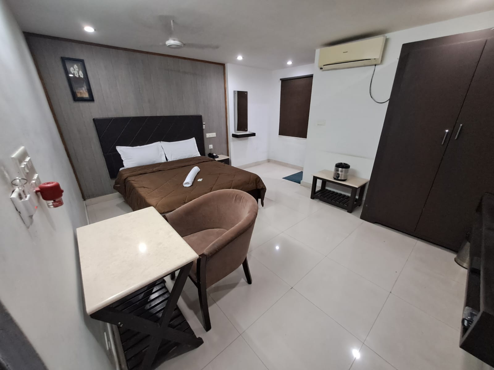 HOTEL MEENA PARADISE 𝗕𝗢𝗢𝗞 Visakhapatnam Hotel