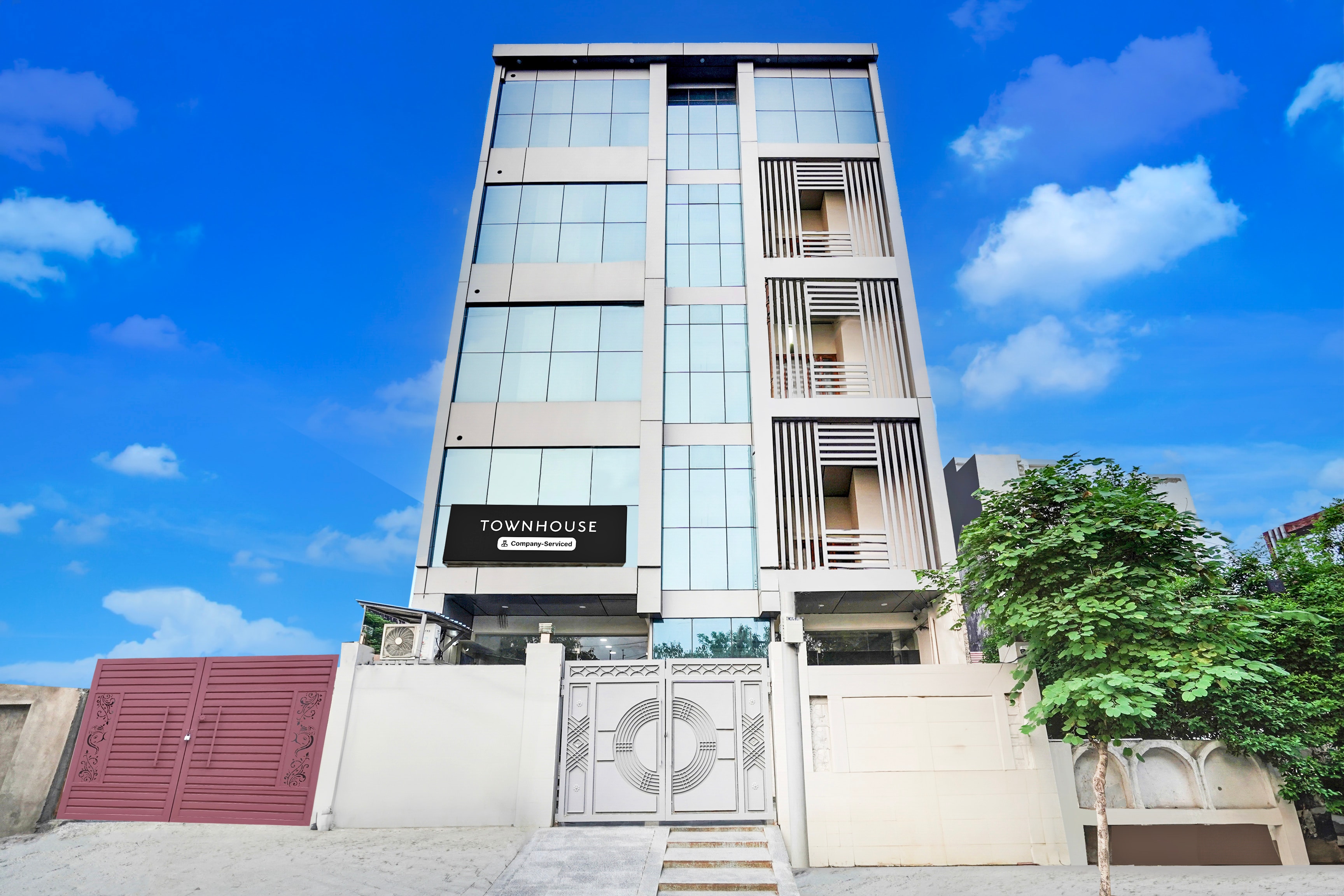 Townhouse Sector 63 A Noida 𝗕𝗢𝗢𝗞 Noida Hotel