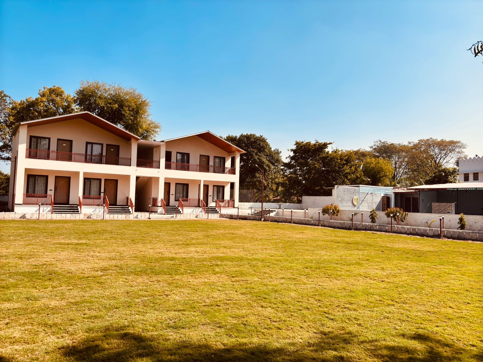 Milestone Resort 𝗕𝗢𝗢𝗞 Udaipur Resort