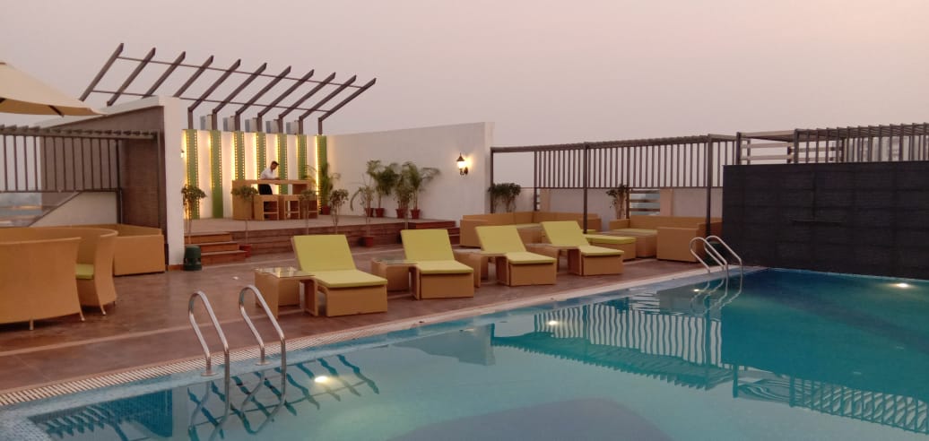 Hotel The Pinnacle Inn 𝗕𝗢𝗢𝗞 Varanasi Hotel