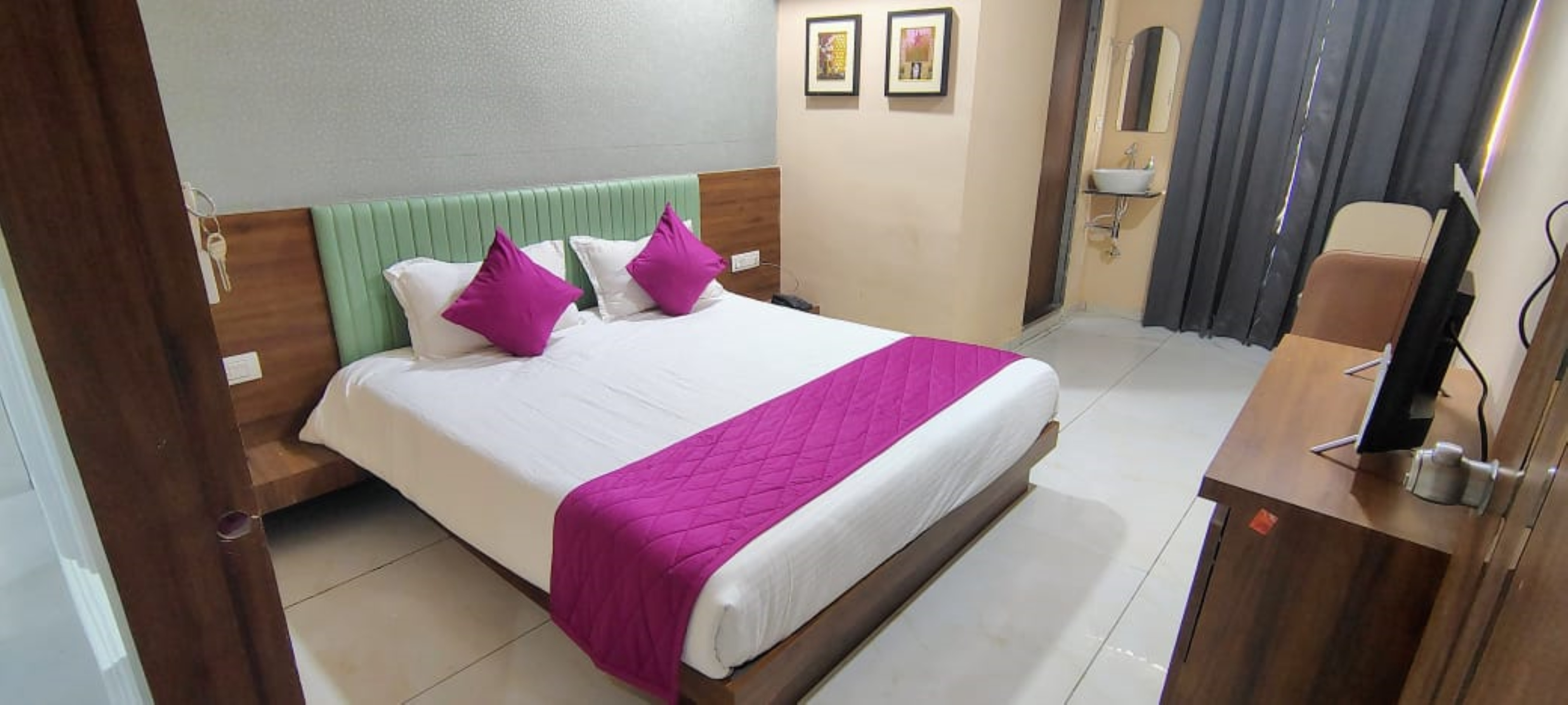 THE GRAND PIANO HOTEL Ahmedabad - Reviews, Photos & Offer