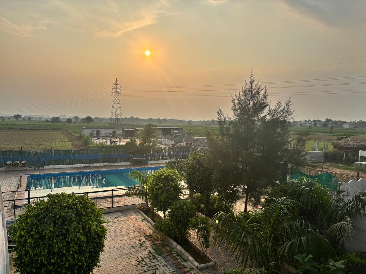 Walias Croft 3 Private rooms Pool City break 𝗕𝗢𝗢𝗞 Sohna Farm House