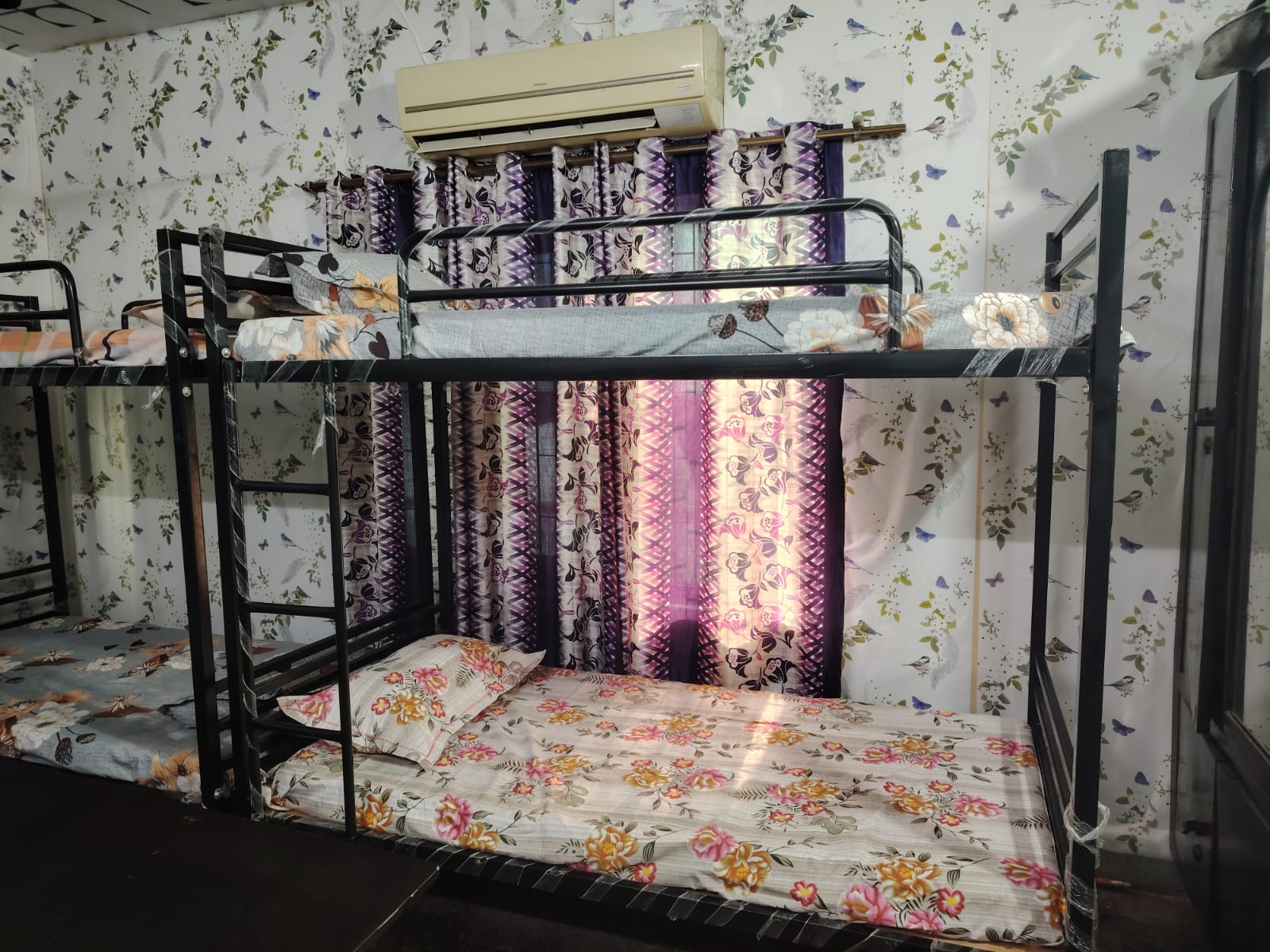 Rooms of Airport 1 Royal Dormitory - Hostel in Delhi