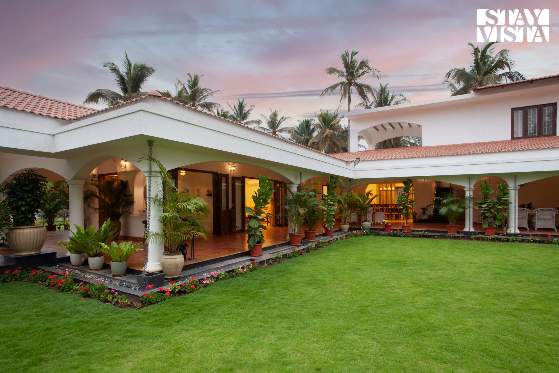 StayVista at Mist @ Silver Oak Farm 𝗕𝗢𝗢𝗞 Bangalore Farm House