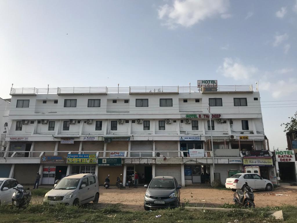 Hotel ratnadeep 𝗕𝗢𝗢𝗞 Ahmedabad Hotel
