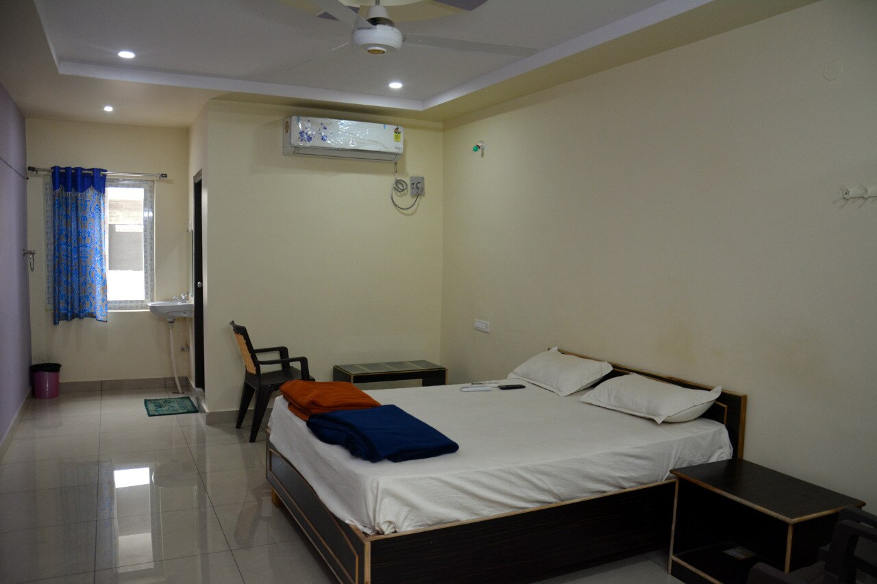 HOTEL SANTOSH GRAND 𝗕𝗢𝗢𝗞 Addanki Hotel